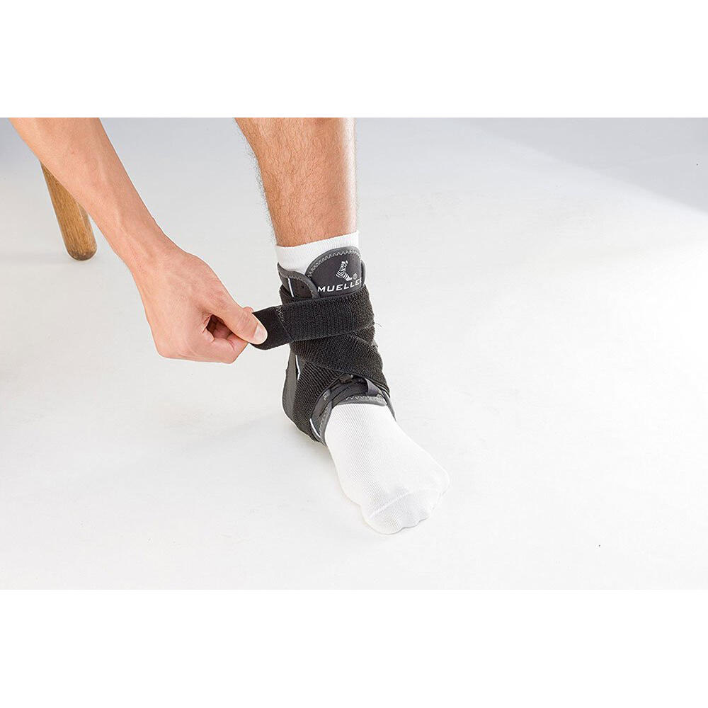 Mueller HG80 Ankle Brace Ajustable Strapped Soft Shell - Medium MUELLER ...