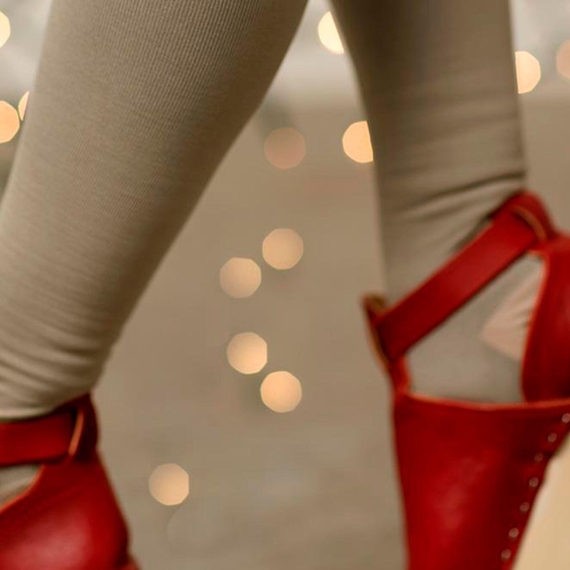 1 Pack Moisture Wicking Nylon Graduated Compression Socks | 15-20 mmHg ...