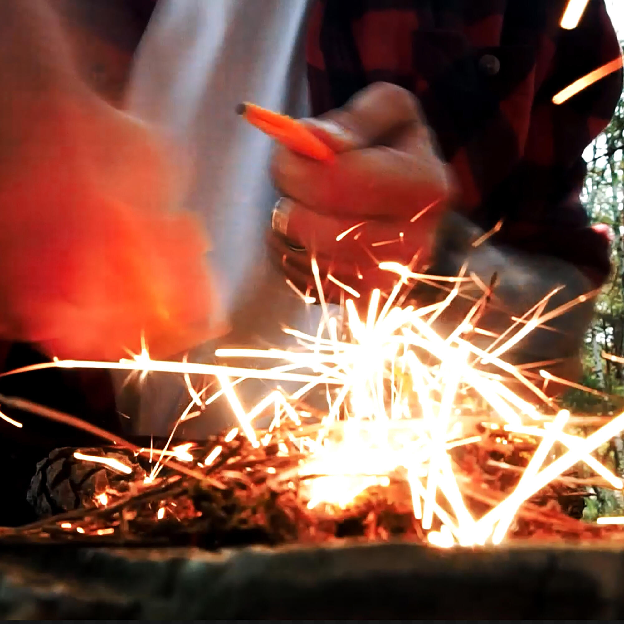 Survival Whistle with Flint Fire Starter Rod & Keyring | Decathlon