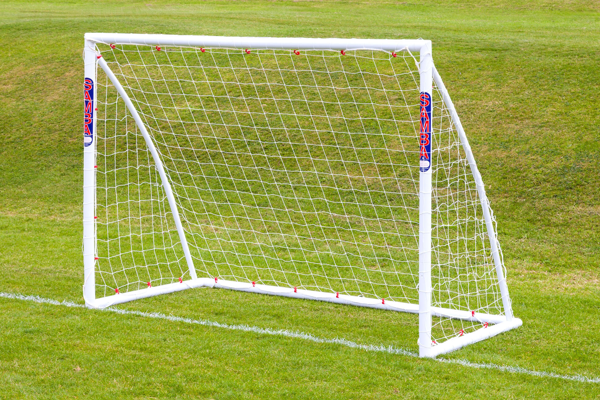 8ft x 6ft Trainer Football Goal WITH 5 Marker Cones | Decathlon