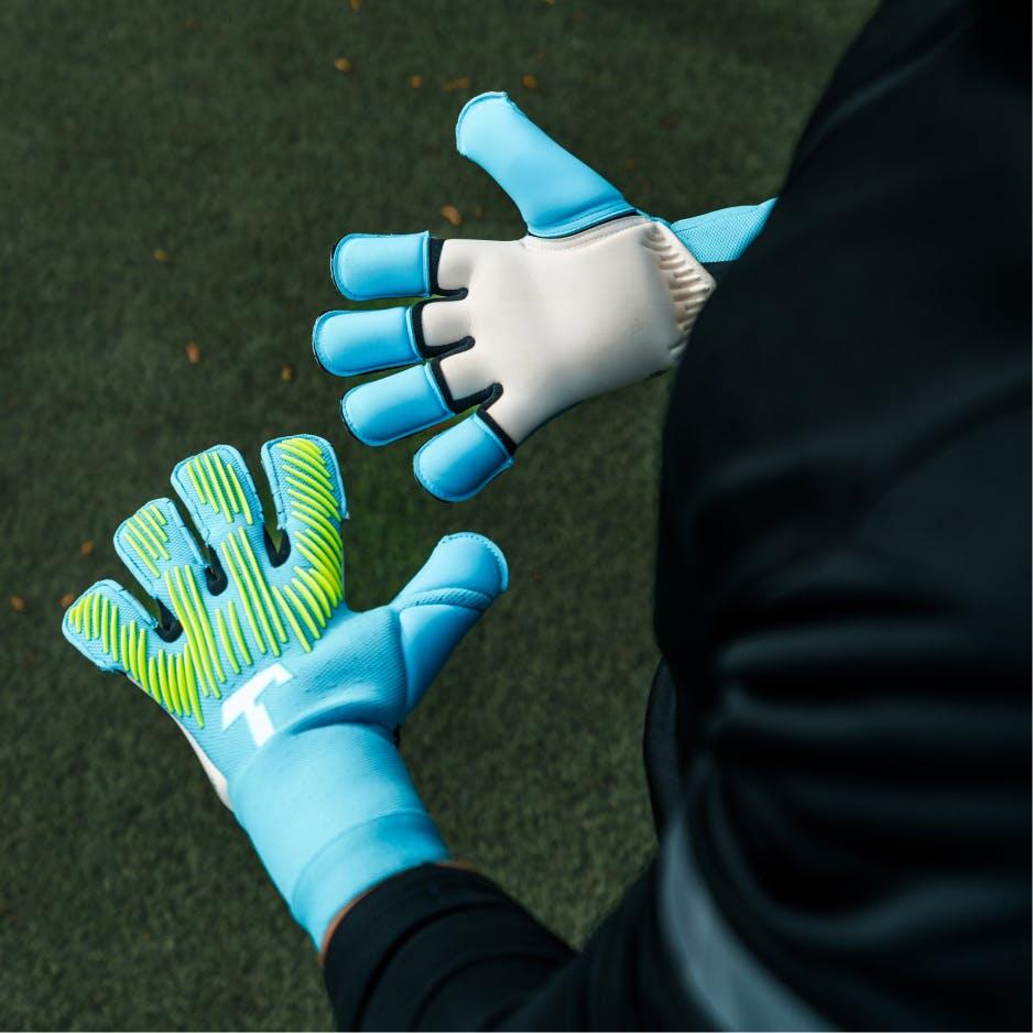 T1TAN Rebel 2.0 Sky Blue Goalkeeper Gloves T1TAN | Decathlon