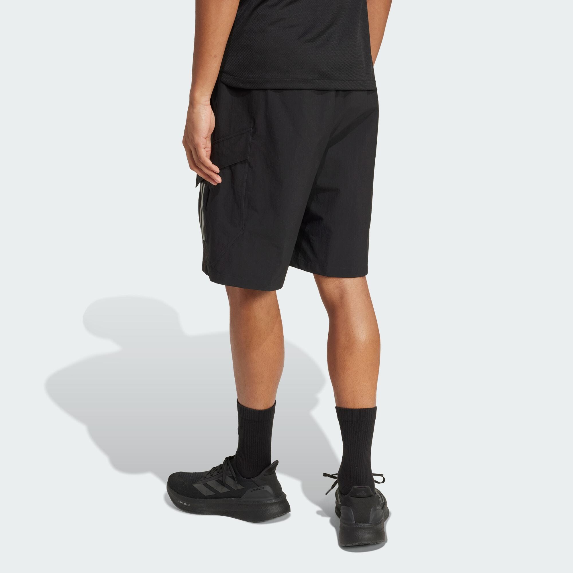 MERCEDES - AMG PETRONAS FORMULA ONE TEAM MECHANICS SHORT | Decathlon