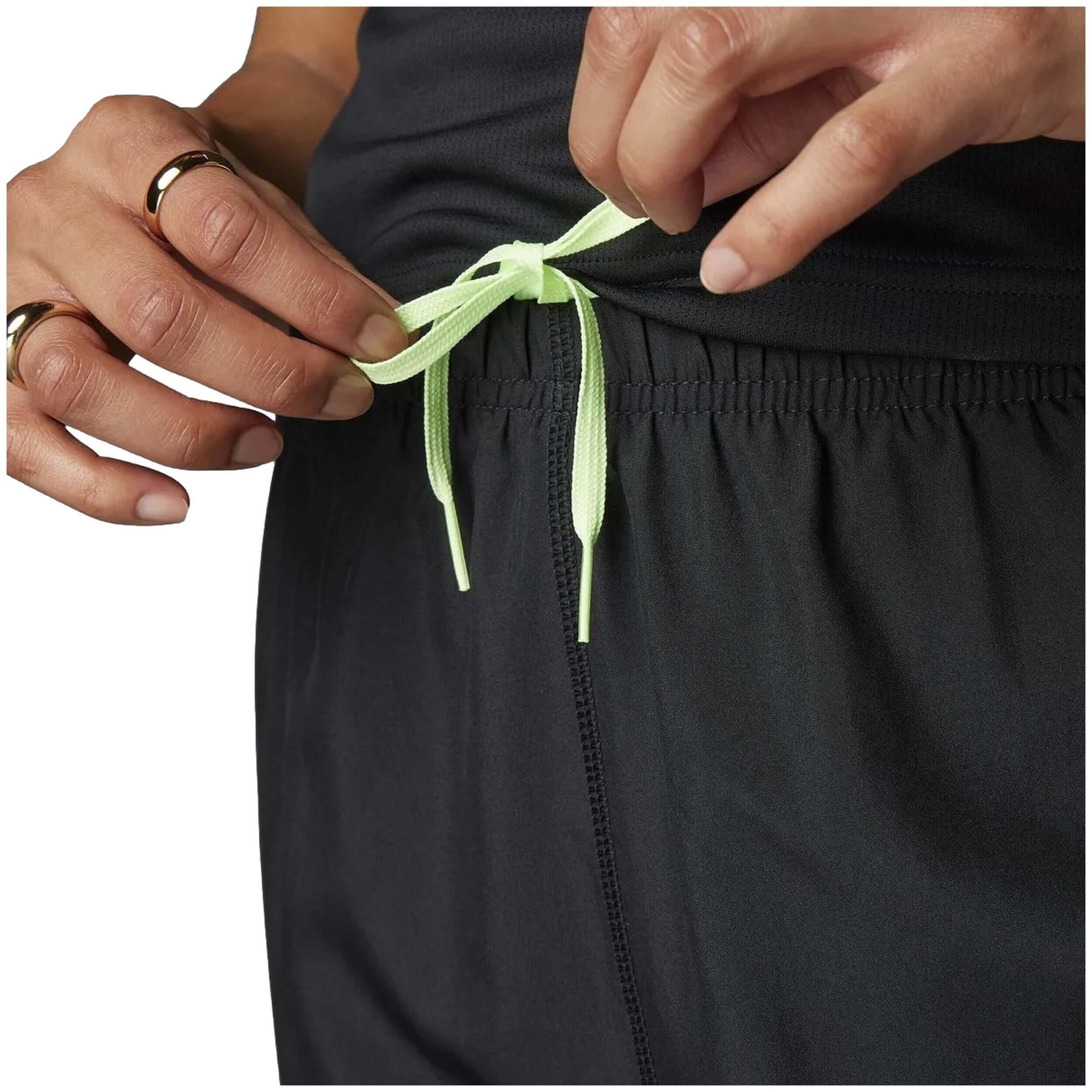 Korte broek Adidas model IL7225 voor vrouwen | Decathlon