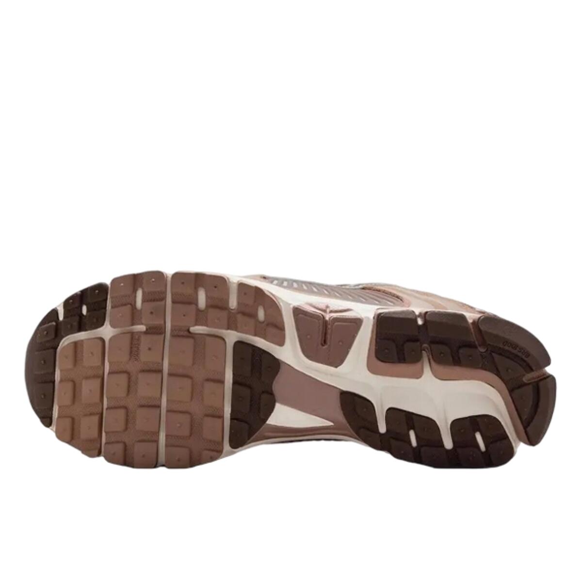 Schoenen Zoom Vomero 5 Dusted Clay NIKE | Decathlon