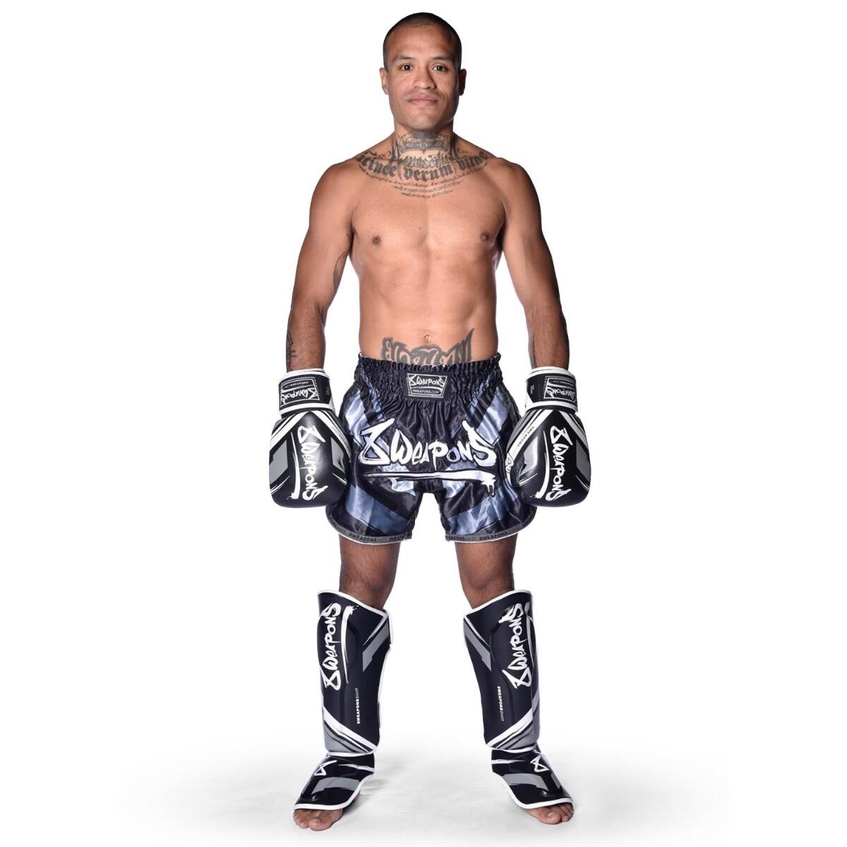 8 WEAPONS Boxing Gloves, Shift, black-white, 14 Oz 8 WEAPONS | Decathlon