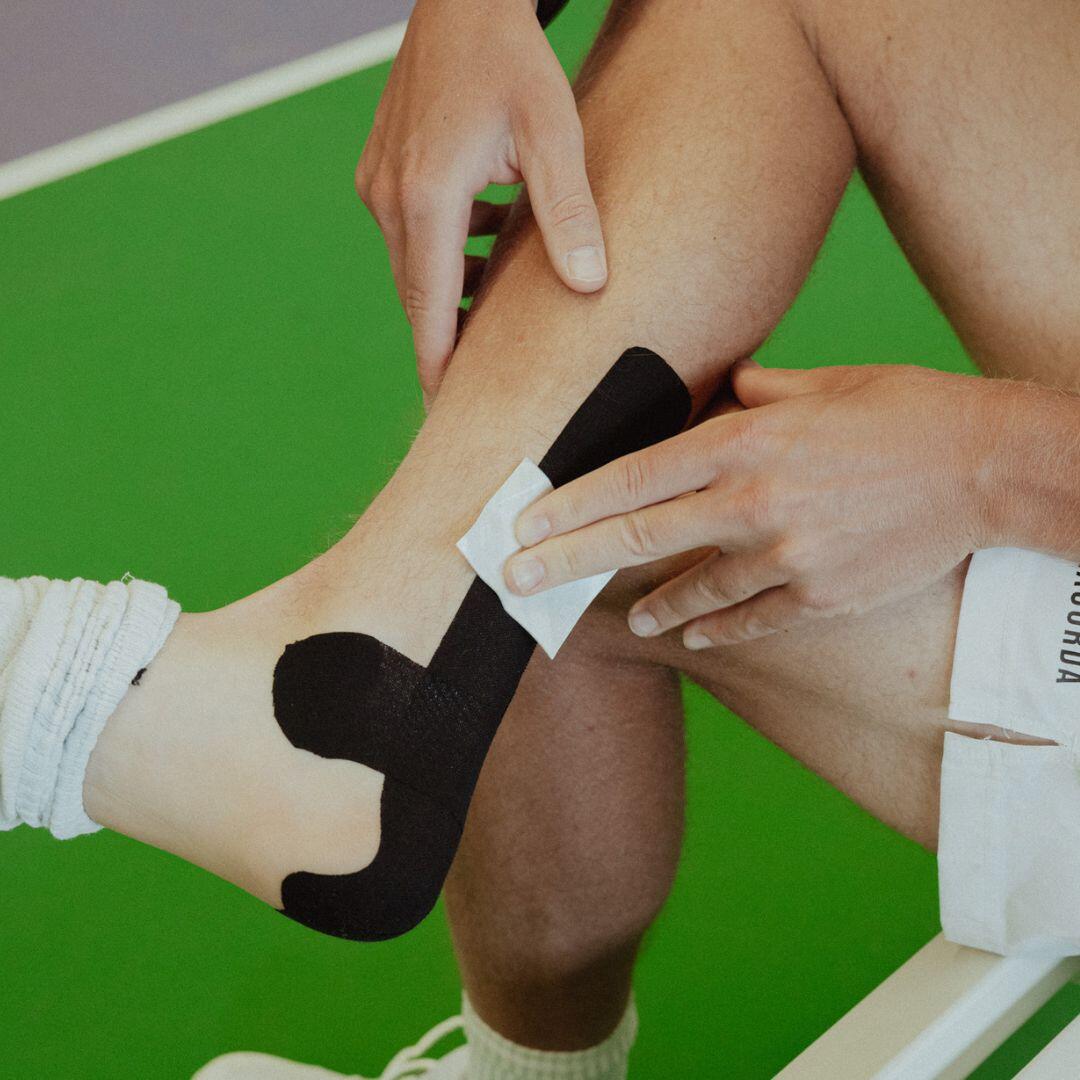 KINESIOLOGY TAPE - 5CM x 5M - BLACK - PACK OF 3 ROLLS | Decathlon