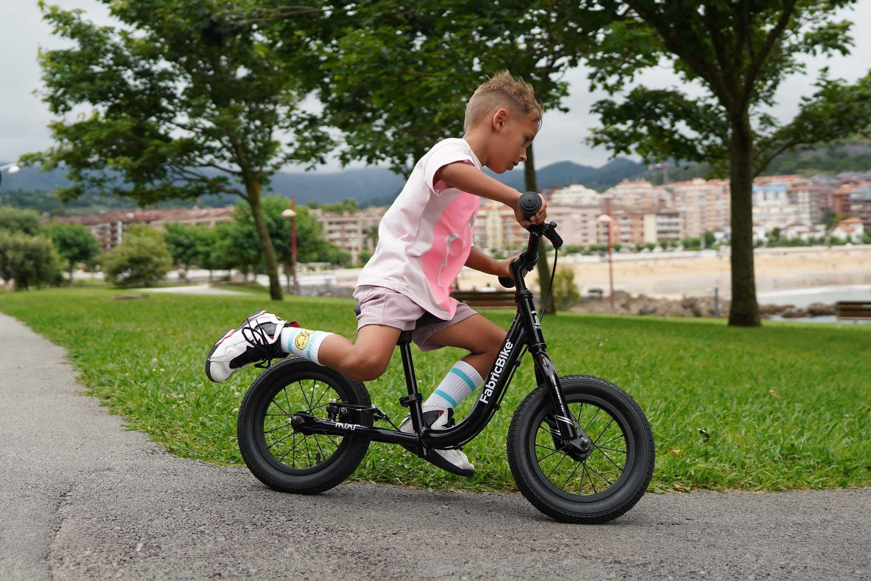 FABRICBIKE Mini PRO - 12" balance bike for children, 2-5 years old. Black FABRICBIKE | Decathlon