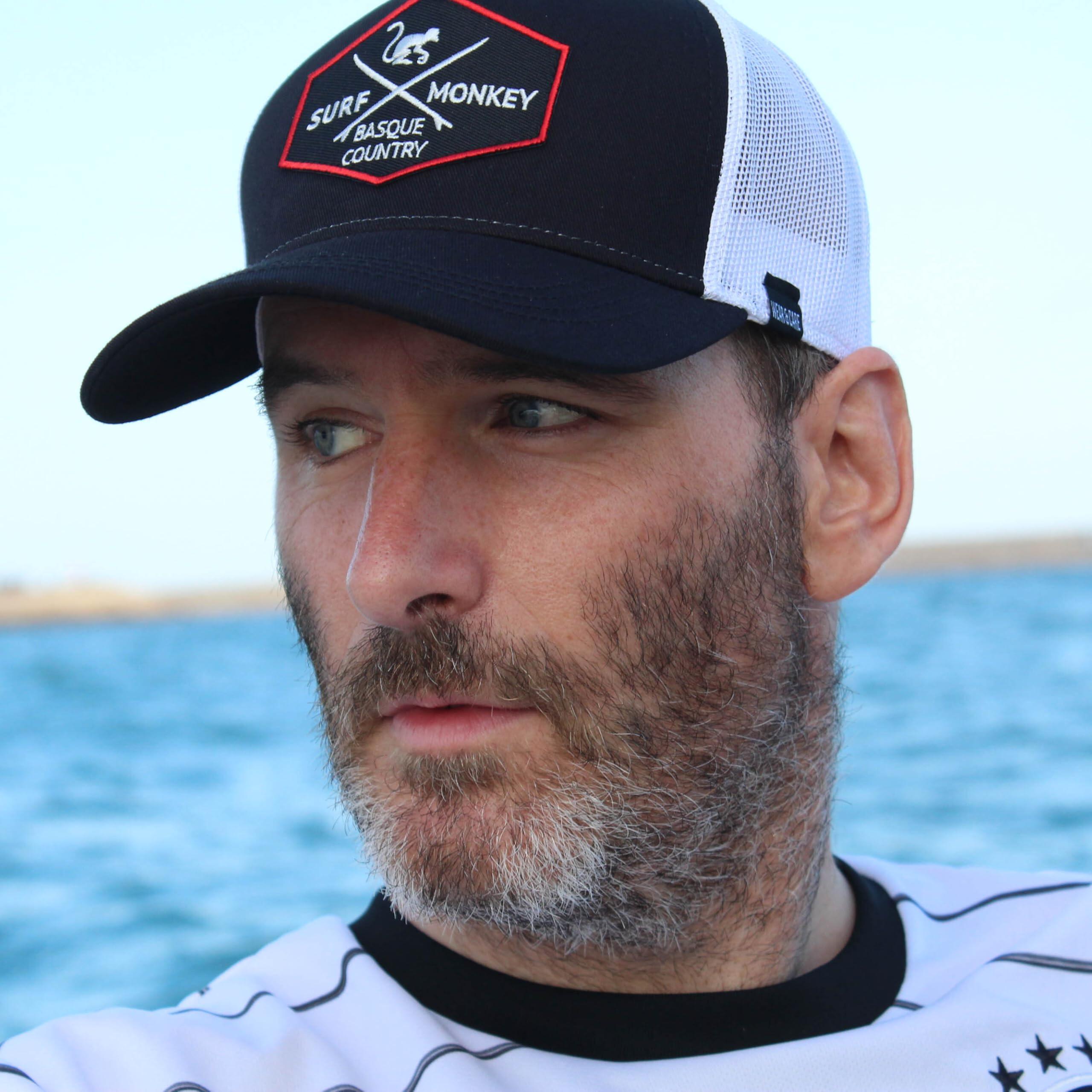 Trucker Cap – 5 Panels / Recycelt / Erwachsene / Einheitsgröße (Schwarz/Weiß) SURF MONKEY ...