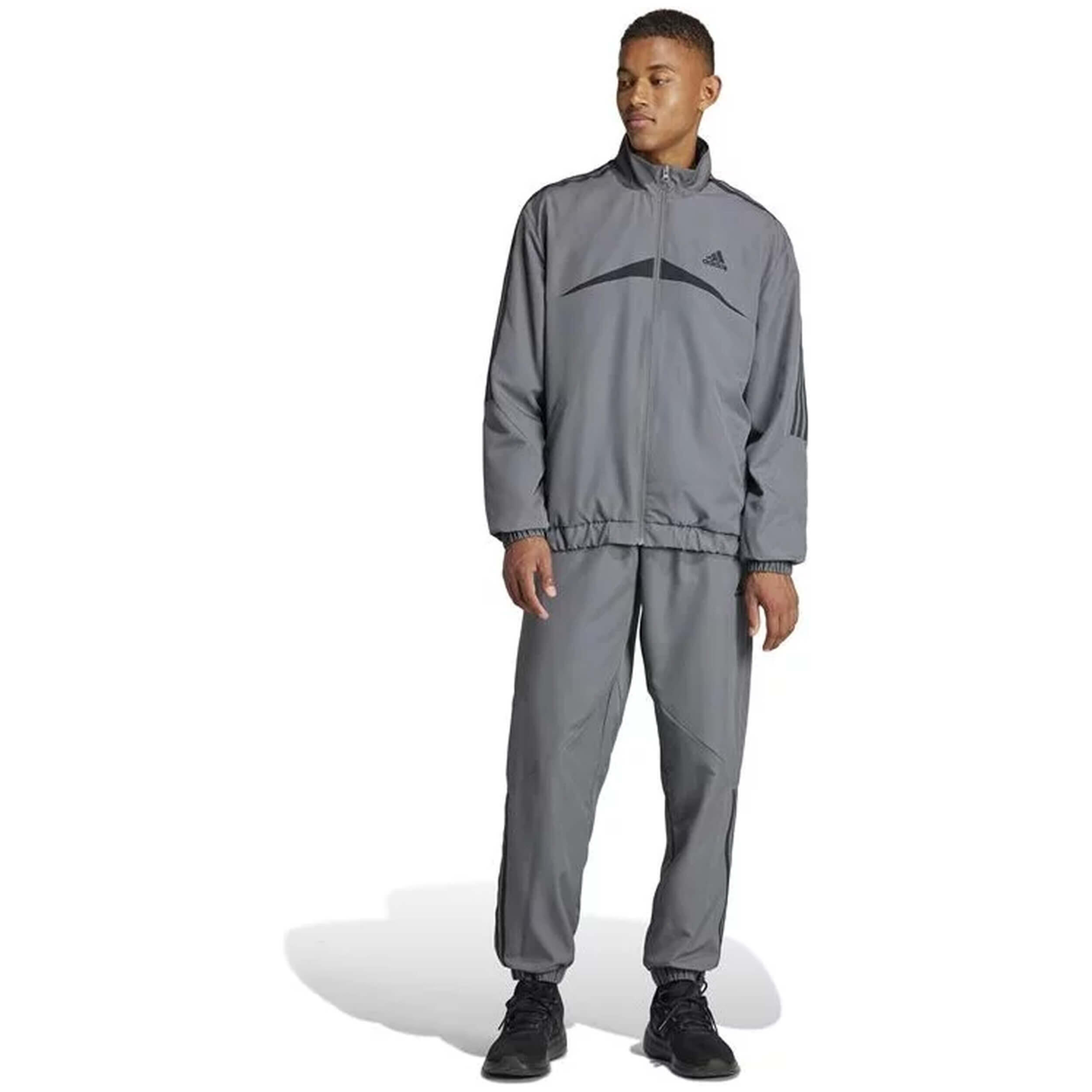 Trainingspakken Adidas model IT4022 voor mannen | Decathlon