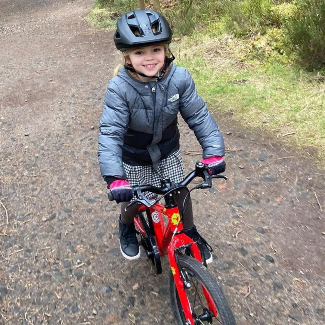 Frog Bikes Electric Blue Frog 44 Kids Bike 16” Wheel | Age 4-5 First Pedal Bike FROG BIKES ...