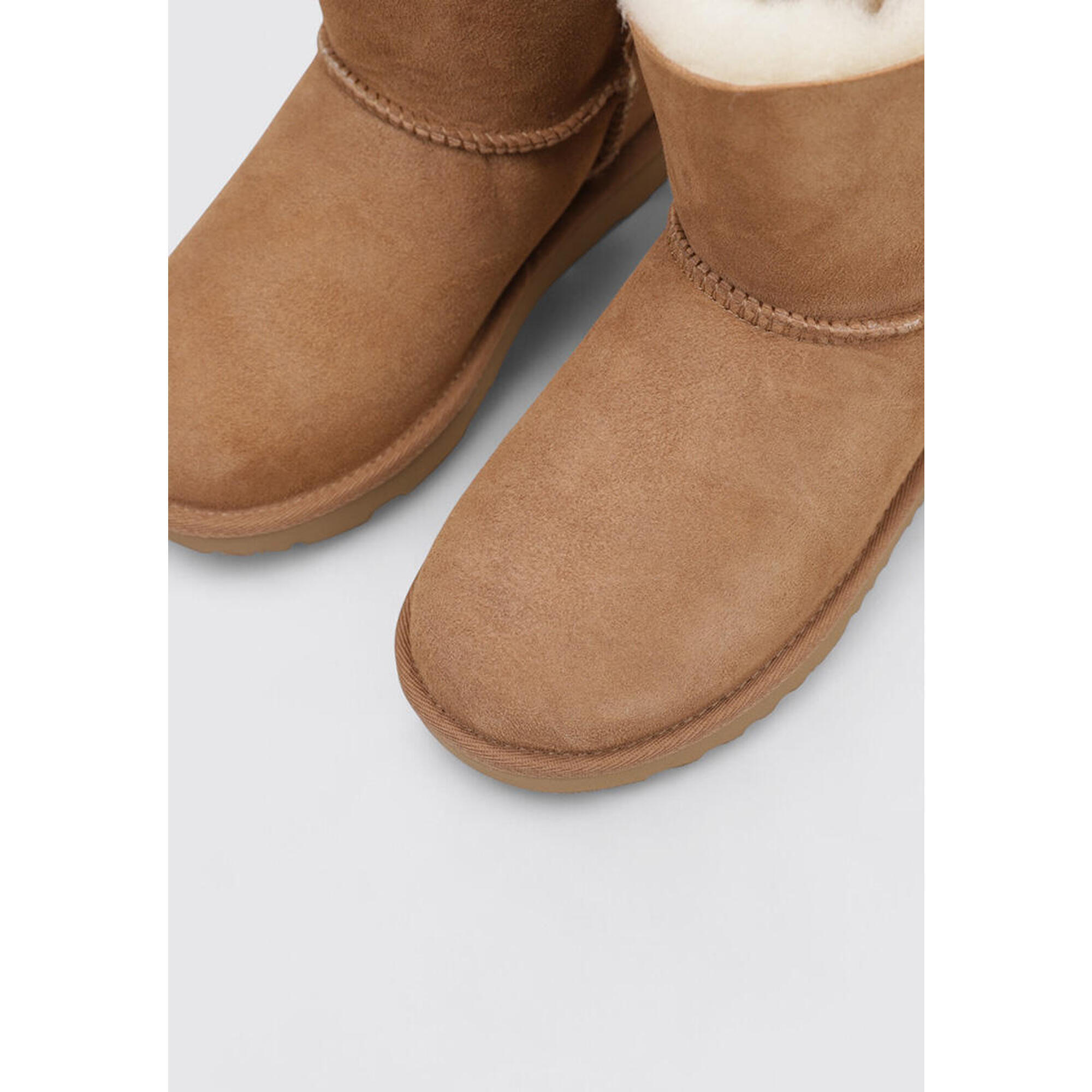 UGG Mini Bailey Bow II — Bottines enfant en cuir, couleur Cuir UGG ...