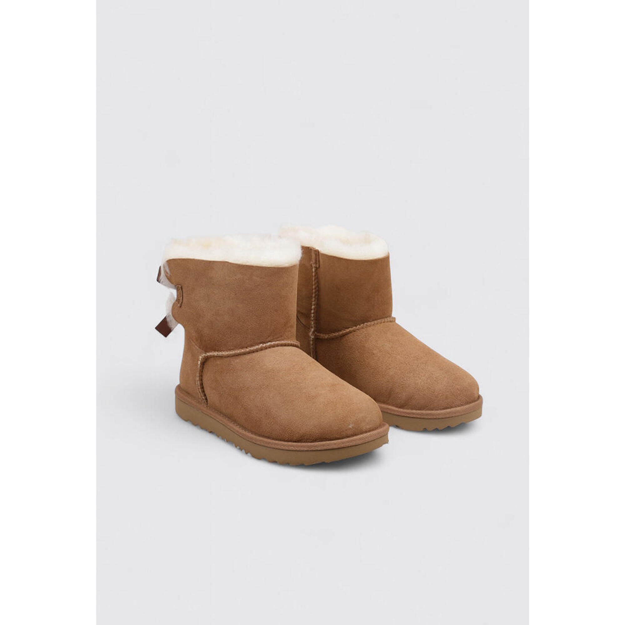 UGG Mini Bailey Bow II — Bottines enfant en cuir, couleur Cuir UGG ...
