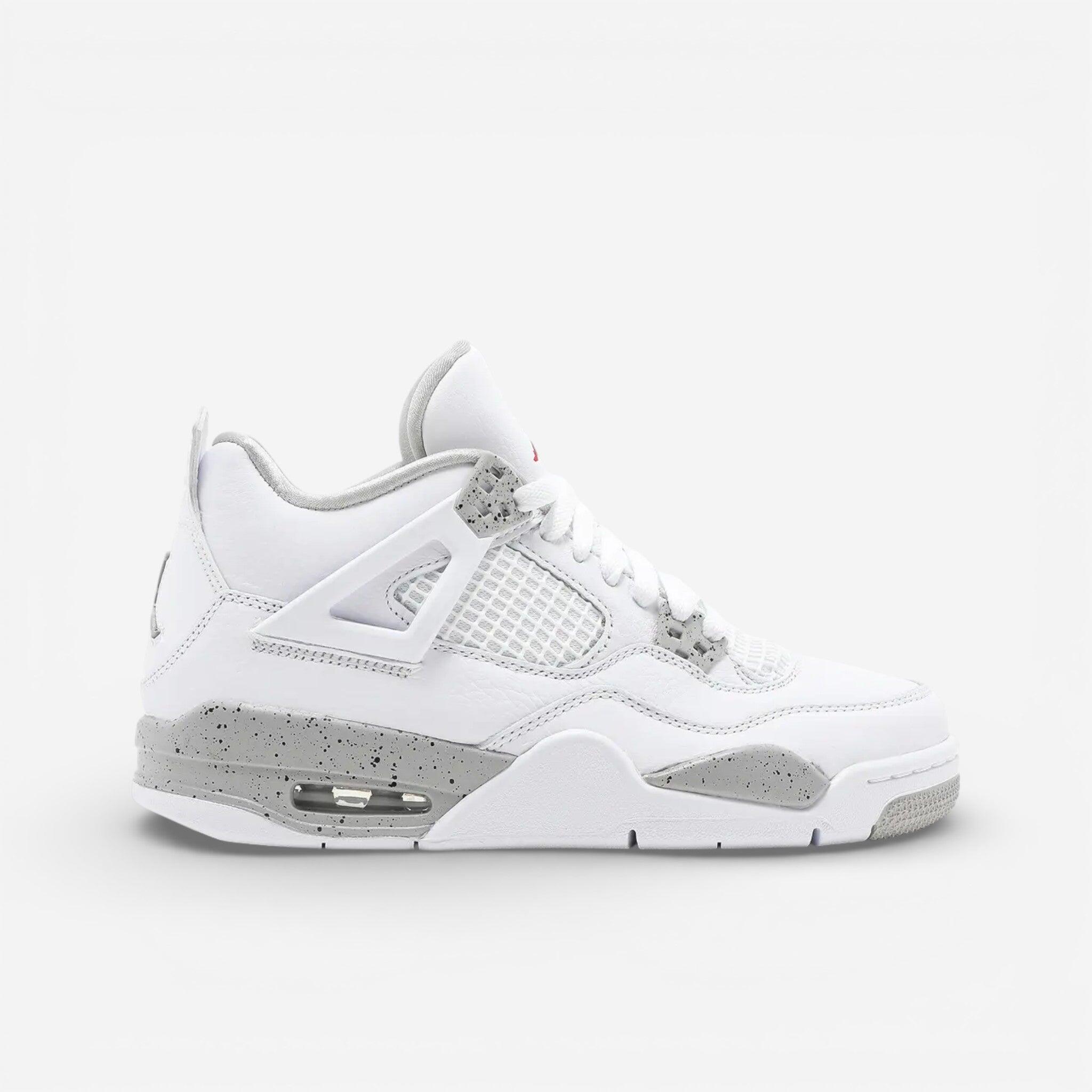 Jordan 4 Retro: Sneakers Iconiche per Sport e Lifestyle