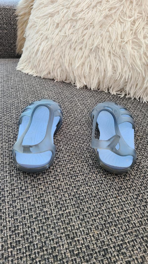 Tussen Particulieren - Tribord Decathlon blauwe watersandalen 25 stuks ...