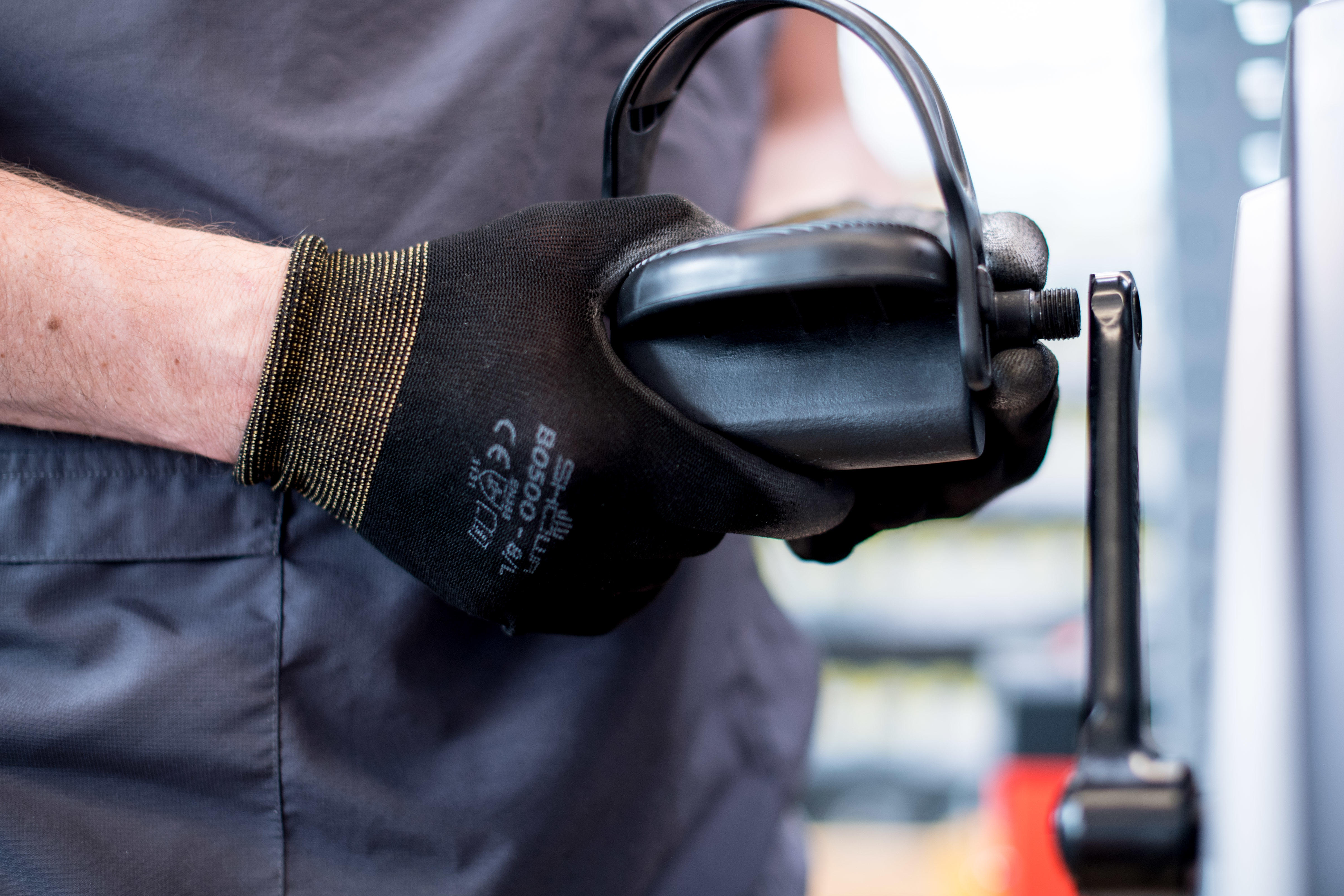 Exercise Bike Pedals Replacement - Workshop - Decathlon