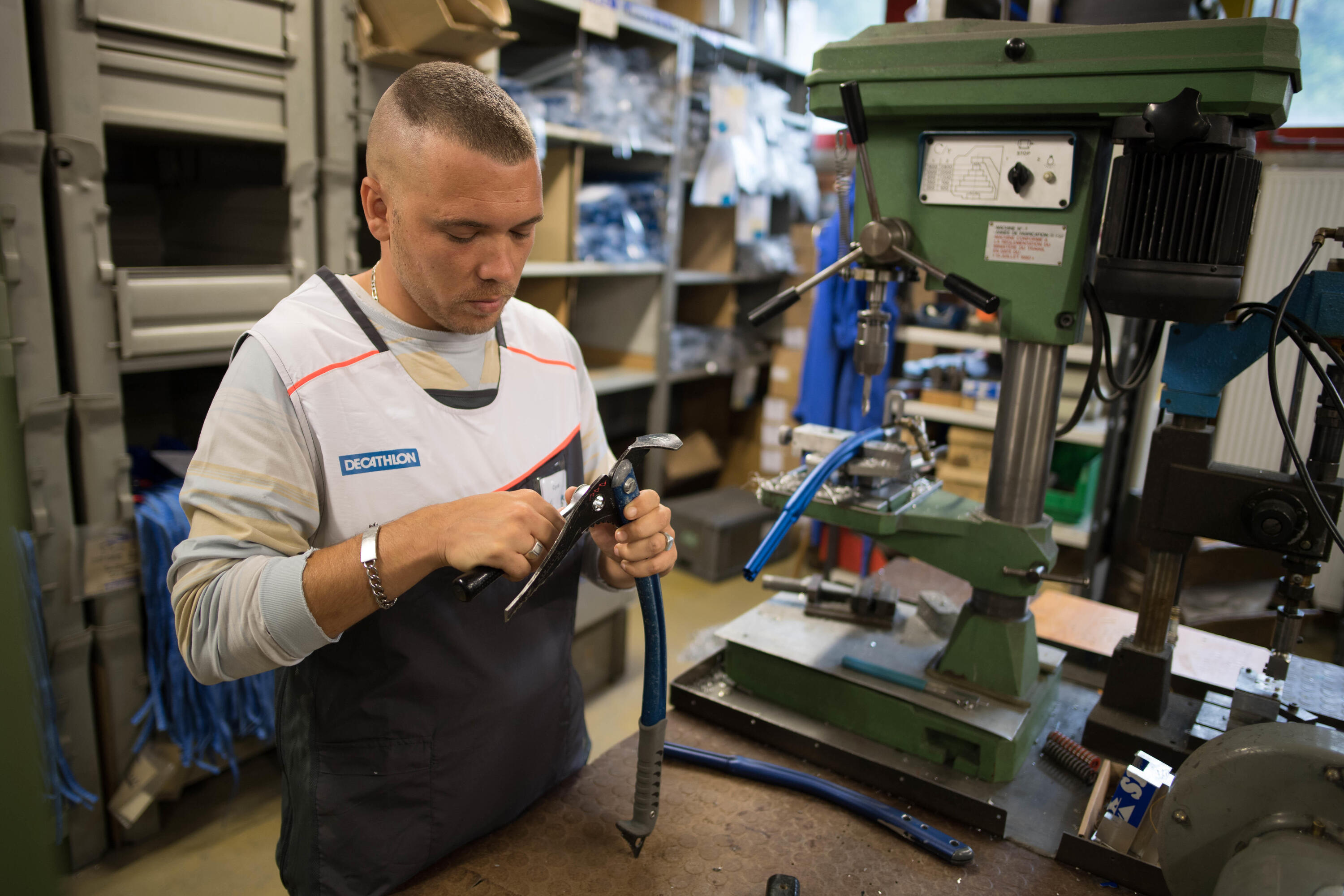 Climbing and Mountaineering Ice Axe Analysis & Repair | Decathlon