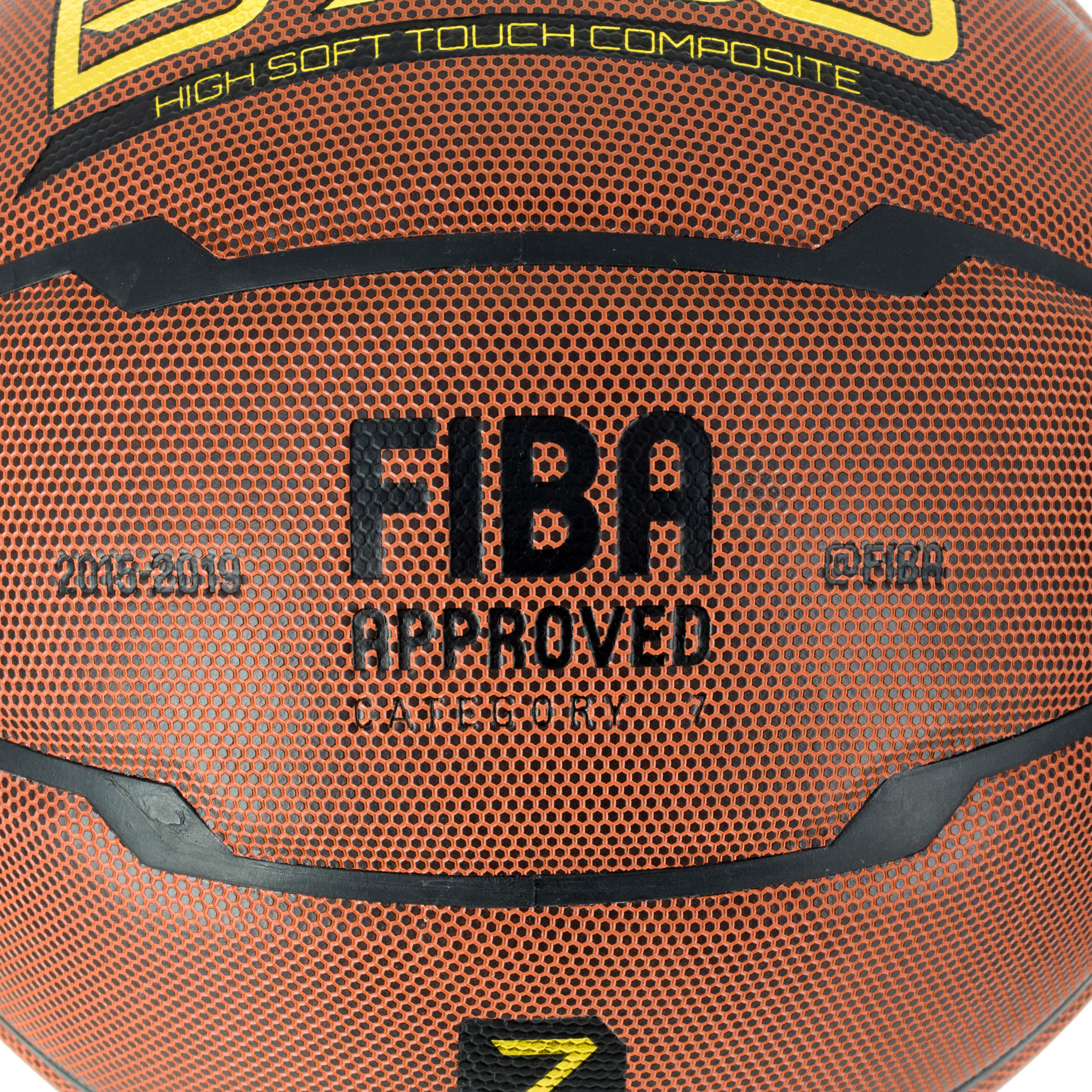 B700 Size 7 Basketball - Brown. FIBA approved. From age 12. - Decathlon