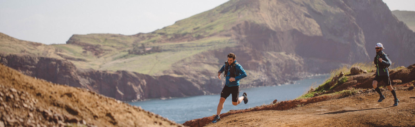 Chạy trail cần chuẩn bị gì: Top 5 Đồ Chạy Trail Cần Thiết