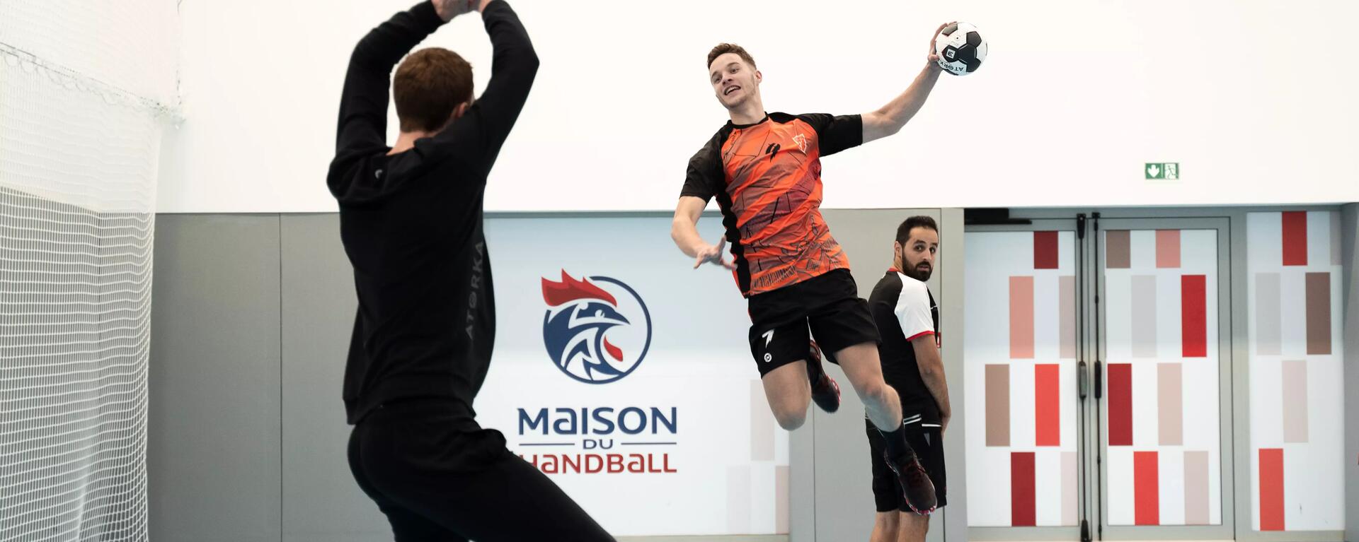 La position de l'ailier au handball