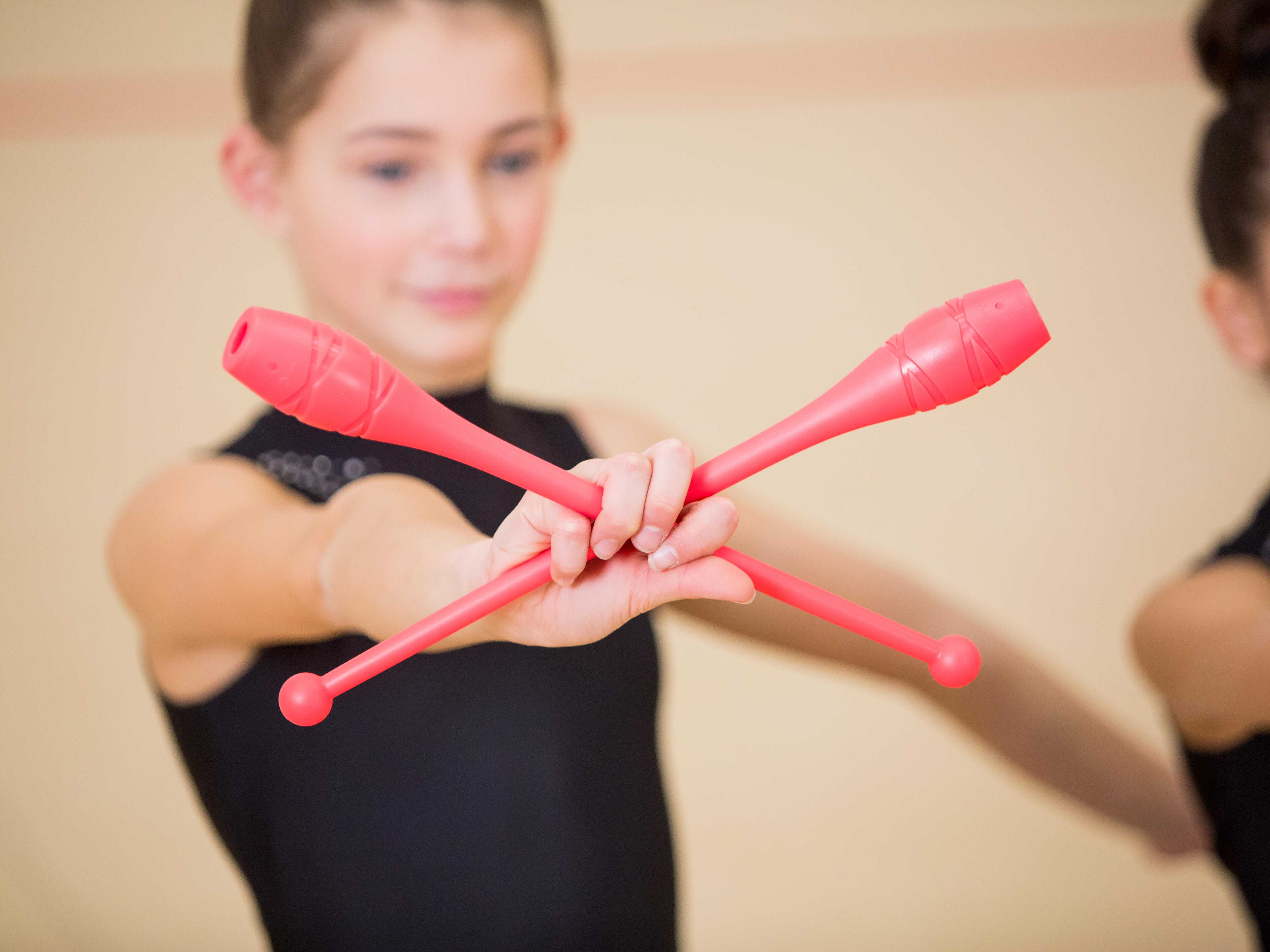 RİTMİK JİMNASTİK LABUTU İLE EVDE YAPABİLECEĞİNİZ KÜÇÜK ŞOVLAR İÇİN HAZ