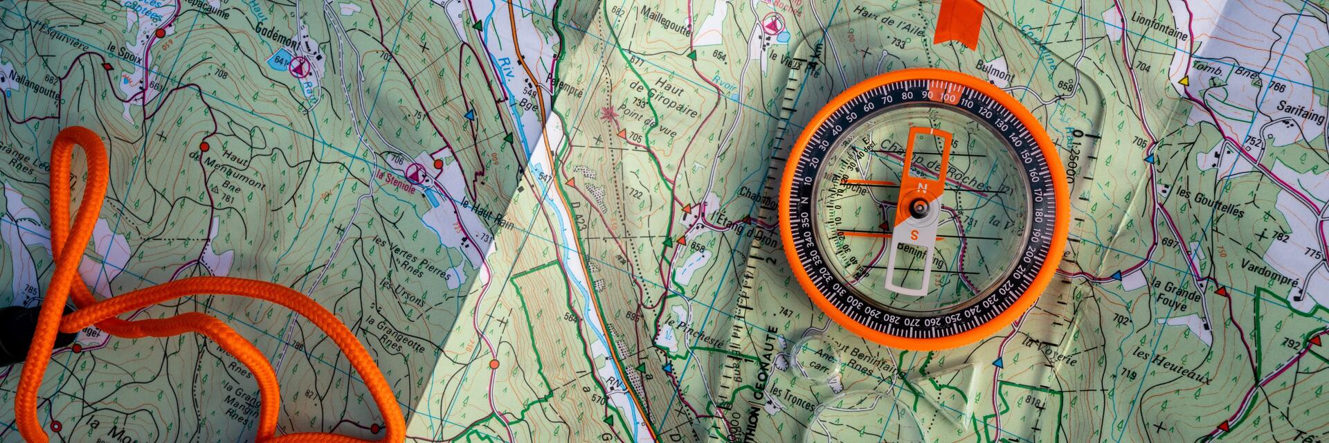 Jak czytać różne rodzaje map turystycznych?