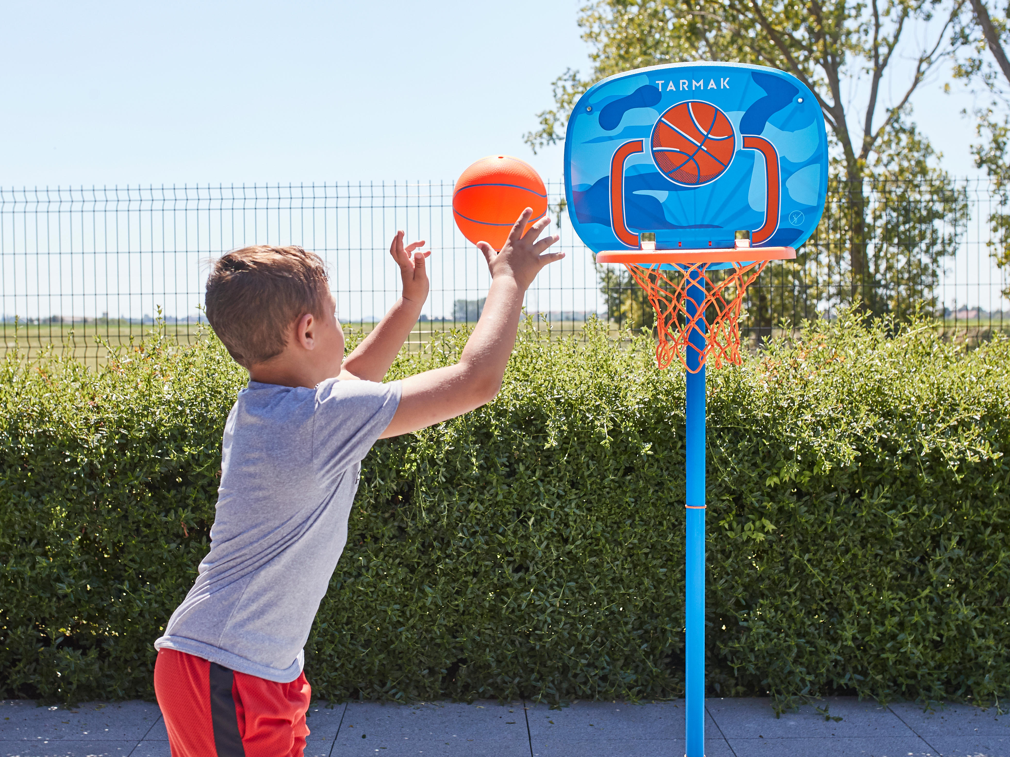 Kids Basketball Standing Backboard K100. 0.9m to 1.2m. Up to age 5 - Blue