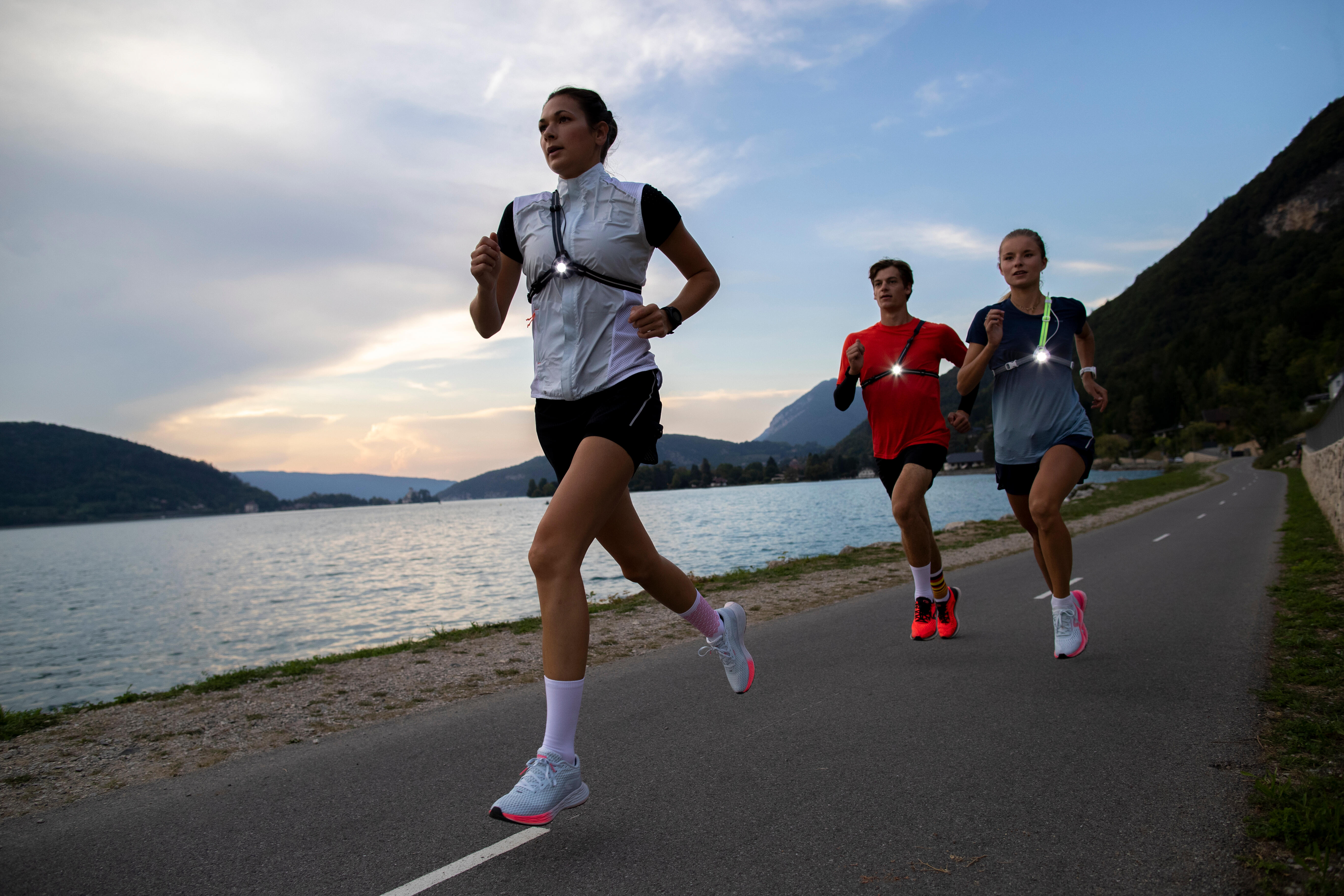 Running Chest Lamp Kiprun Run Light 250 - Black