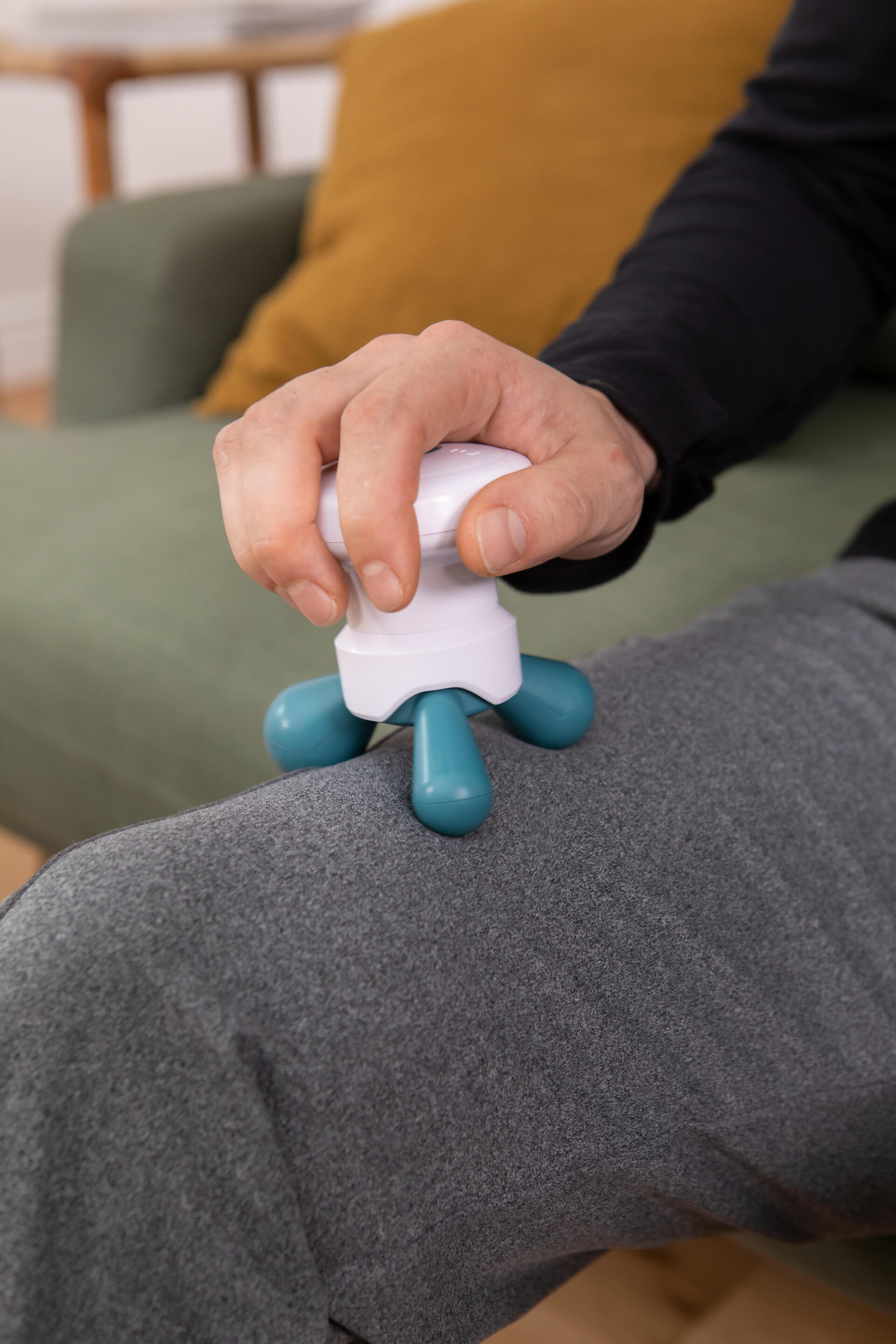 Vibrating electronic Massage Tool