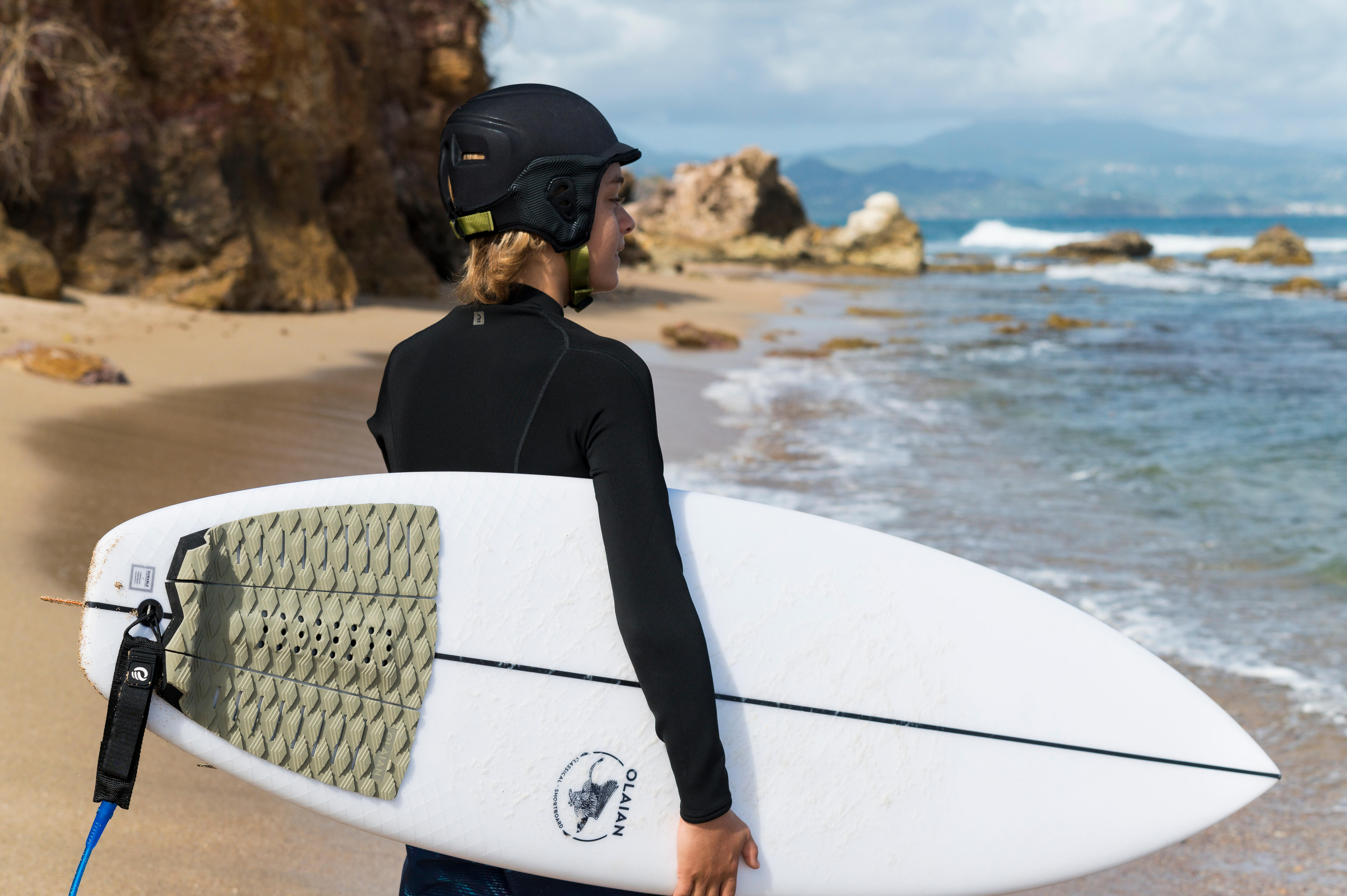 Surf Helmet SHE100- Black