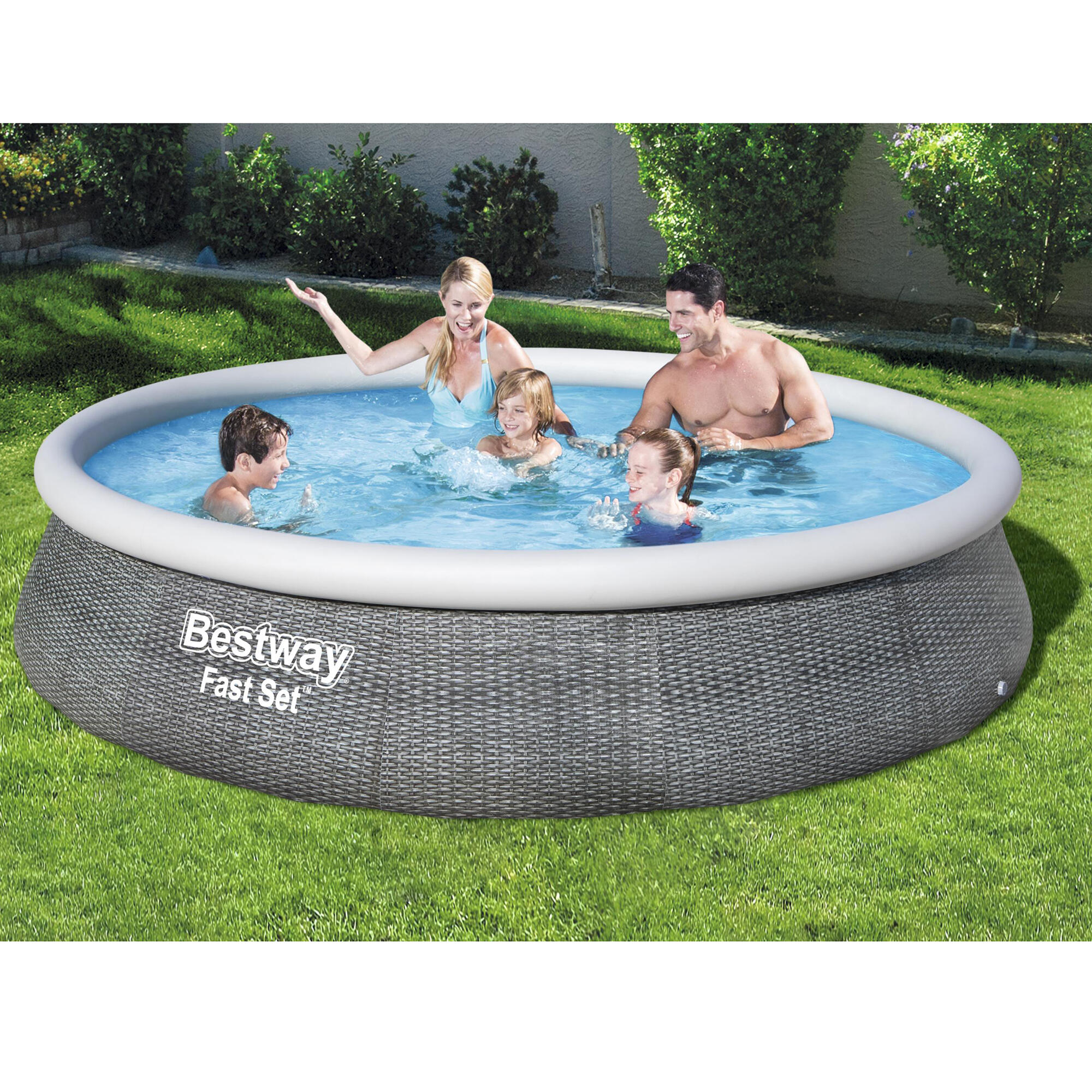 Basen rozporowy czy stelażowy? Który lepszy na basen ogrodowy?