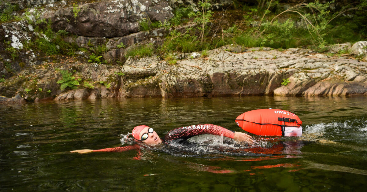 NEOPRENKLEIDUNG ZUM (FREIWASSER-)SCHWIMMEN