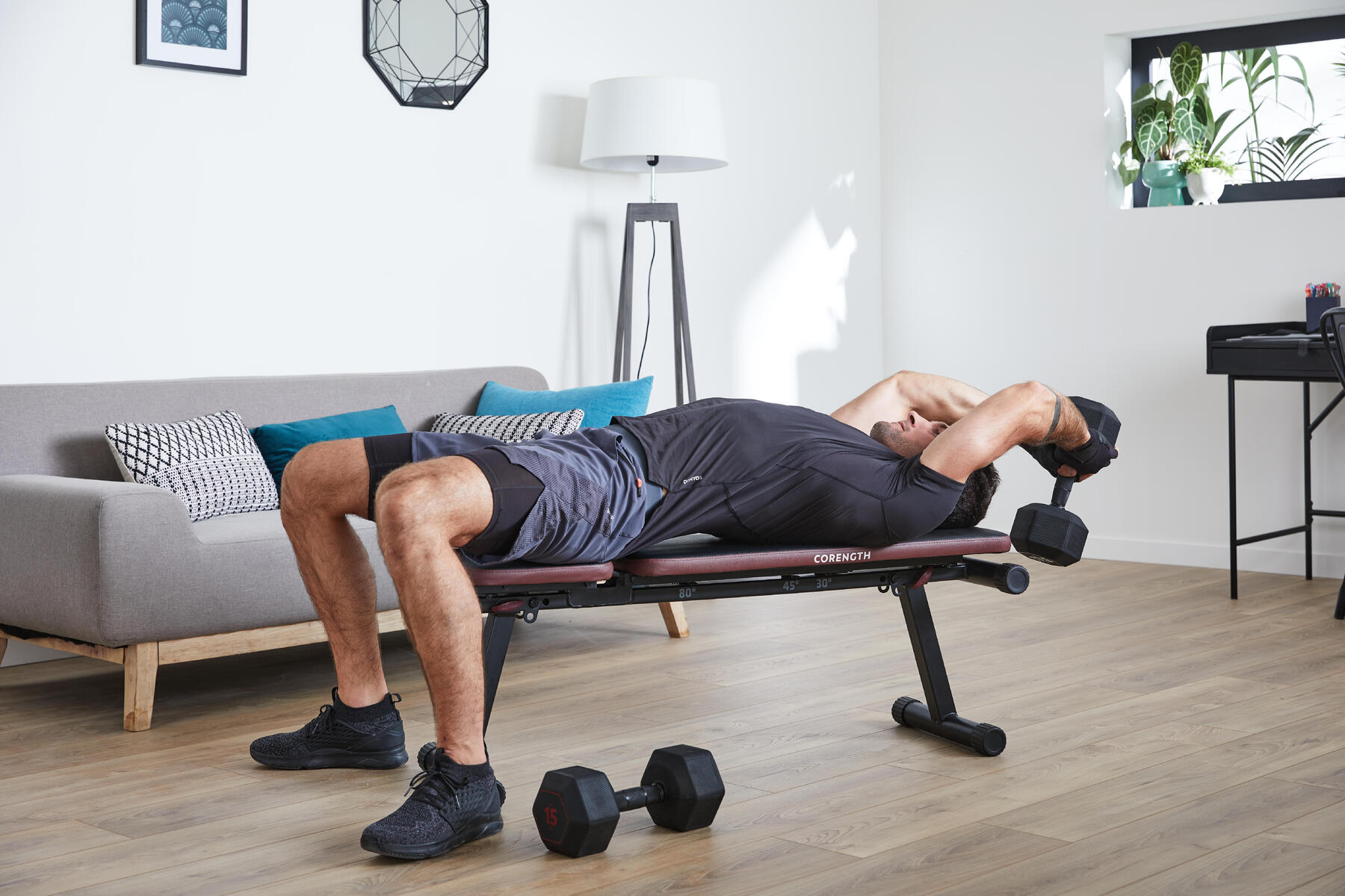 Wyciskanie francuskie hantli (dumbell french press) – jak wykonać?