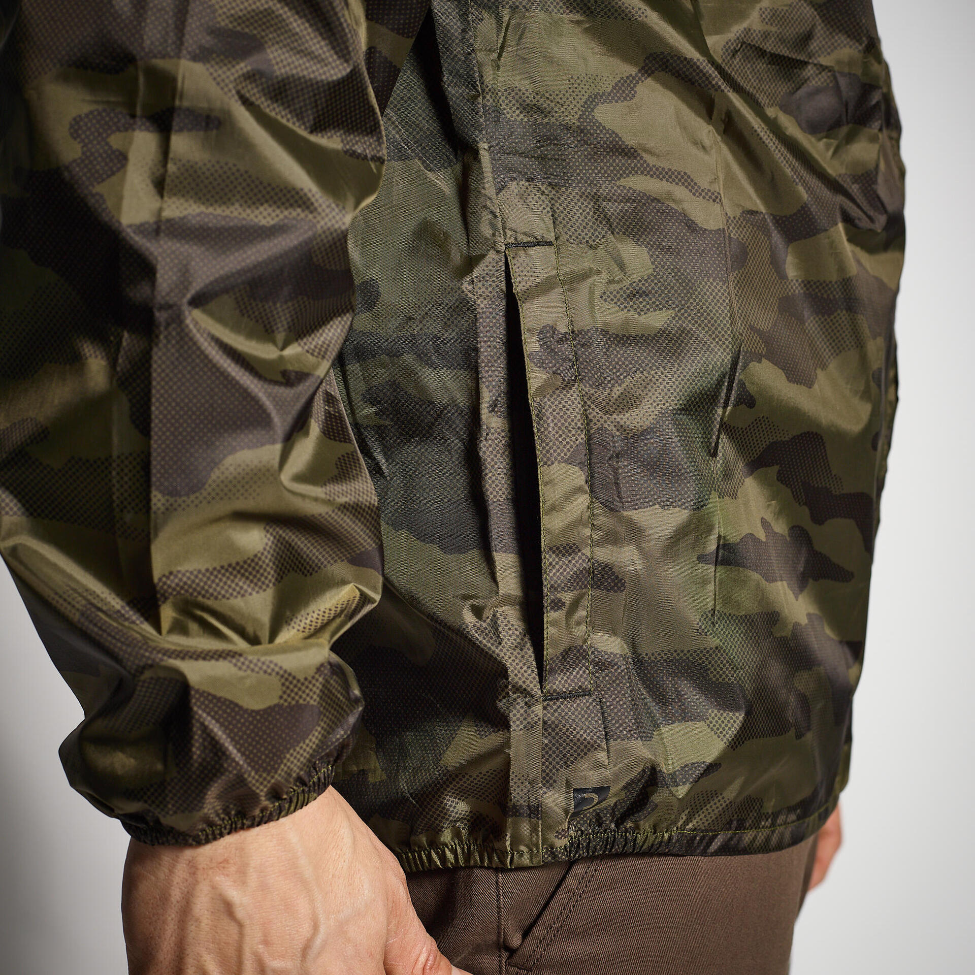 HUNTING JACKET 100 LIGHTWEIGHT AND WATERPROOF CAMO GREEN