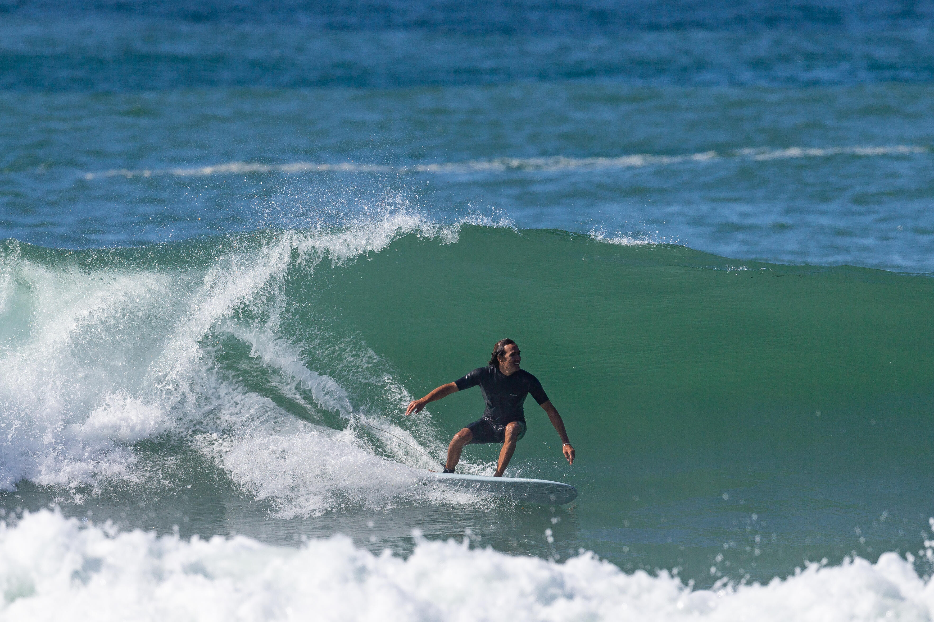 SURFBOARD 500 Hybrid 7' with three fins.