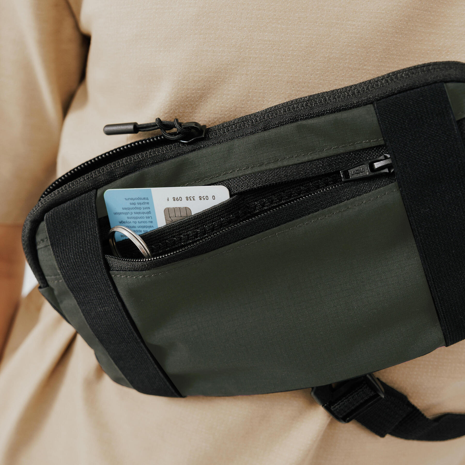 Men Women 2-position KIPRUN 0.5 L Running Bag - khaki