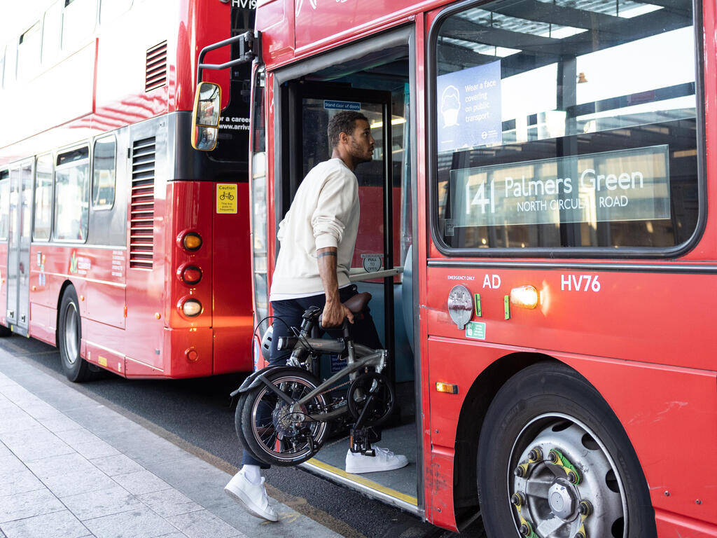In einer Sekunde entfaltet: das neue DECATHLON BTWIN Faltrad