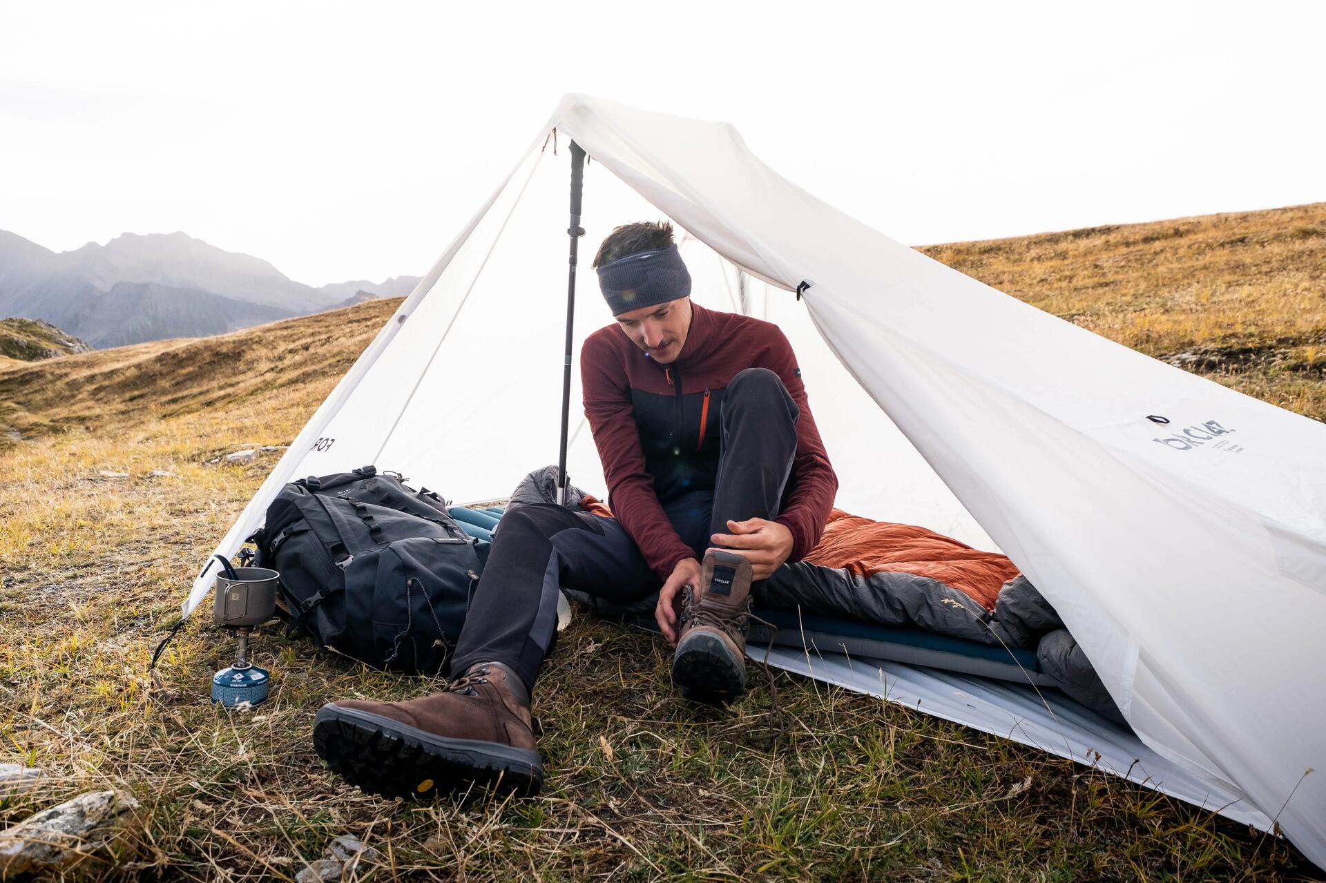 One-person trekking tarp tent MT900, lightweight and compact SIMOND ...