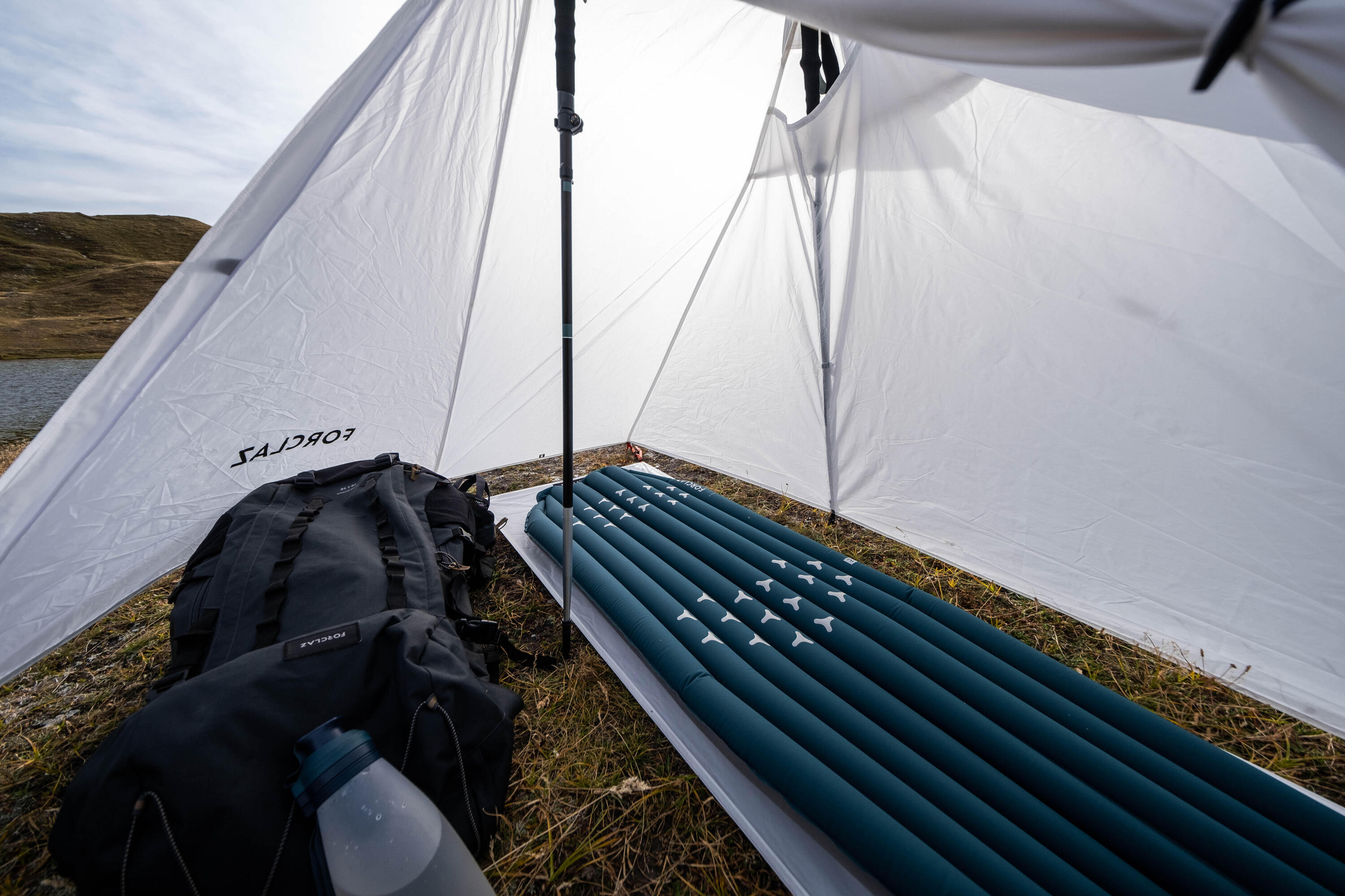 One-person trekking ultra-light and ultra-compact tarp tent MT900 ...