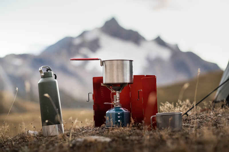 Lightweight and compact gas stove with lighter - MT500 - Decathlon