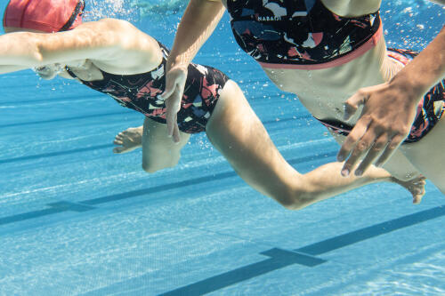 NATATION : TOUS NOS CONSEILS POUR APPRENDRE À NAGER LA BRASSE