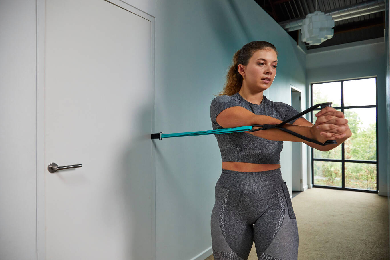 ឈុត ខ្សែរ Resistance Band ដងកាន់ និងឈុតដាក់ជាប់ទ្វារ - Decathlon