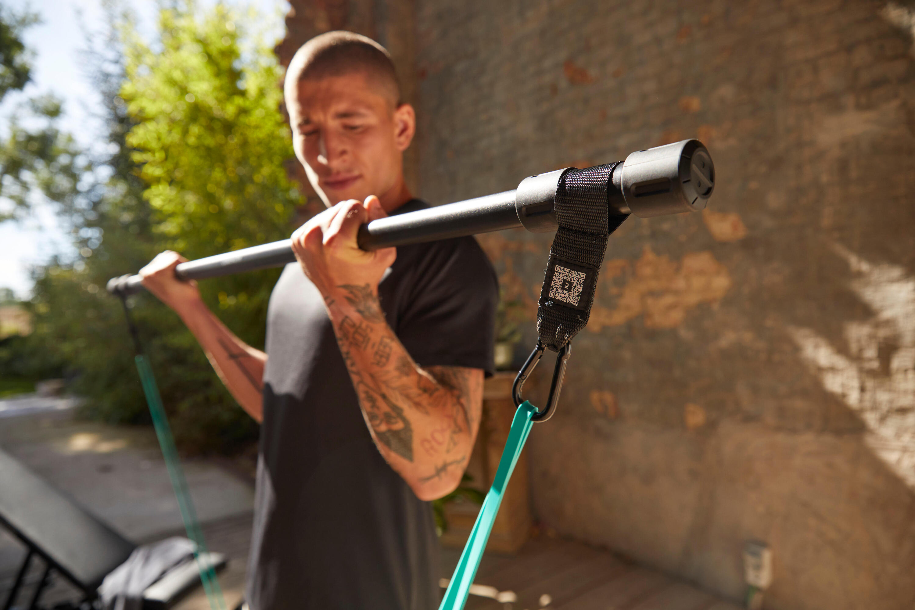 Strength Training Bar with Two 15 kg Bands | Decathlon