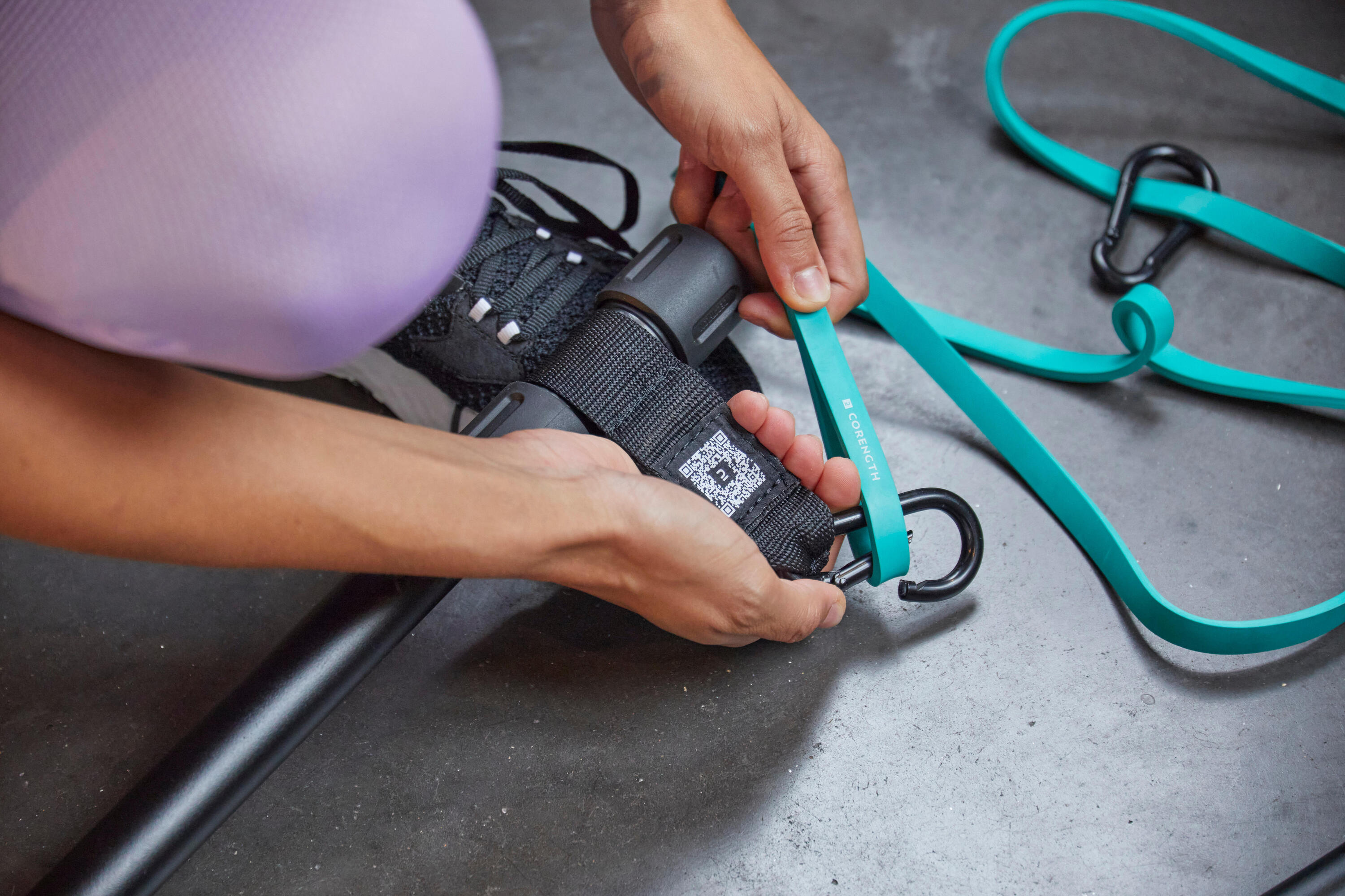 Strength Training Bar with Two 15 kg Bands | Decathlon