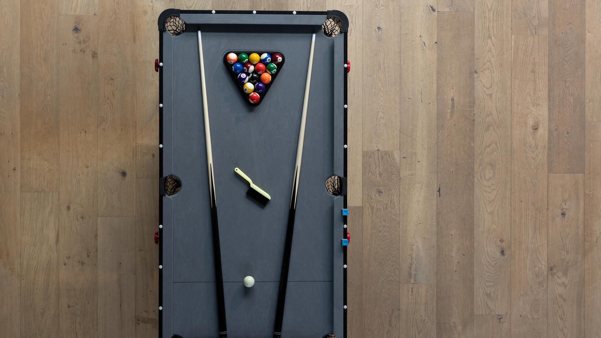 Zasady gry w bilard - sprzęt i akcesoria bilardowe, reguły "ósemki"