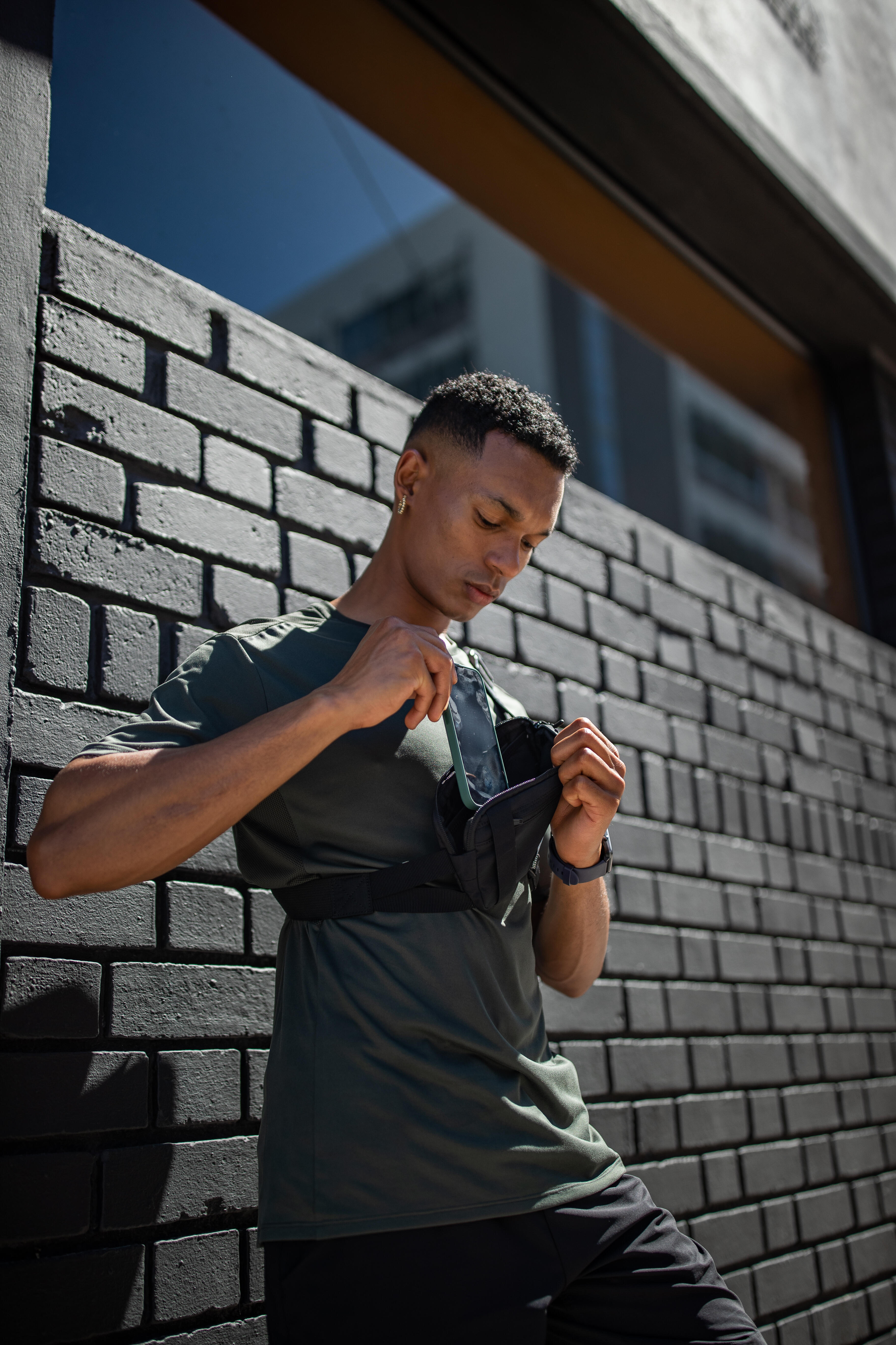 0.5 L 2-Position Running Bag - Black - smoked black - Kiprun - Decathlon