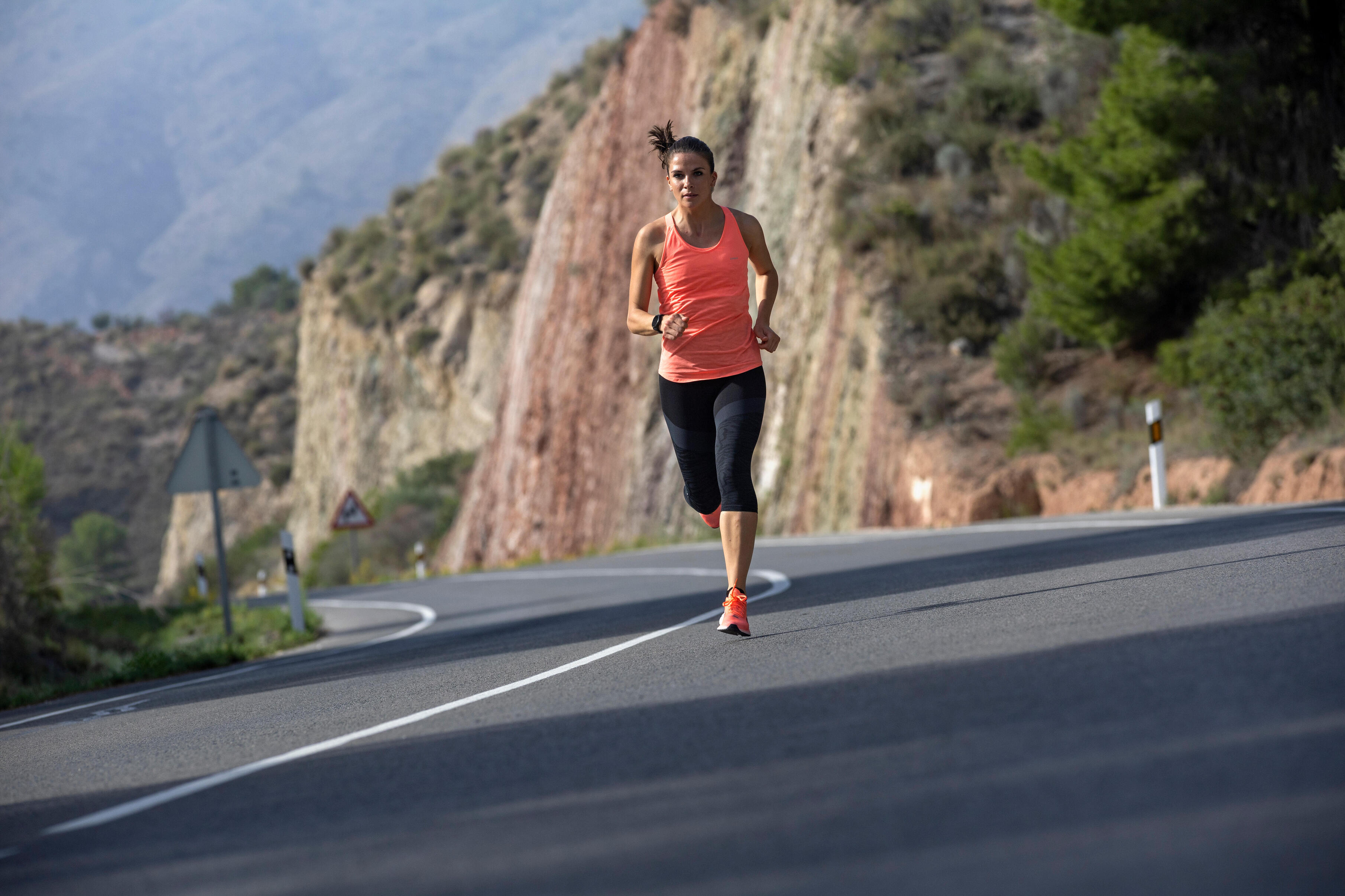 KIPRUN CARE women's seamless cropped running bottoms - black