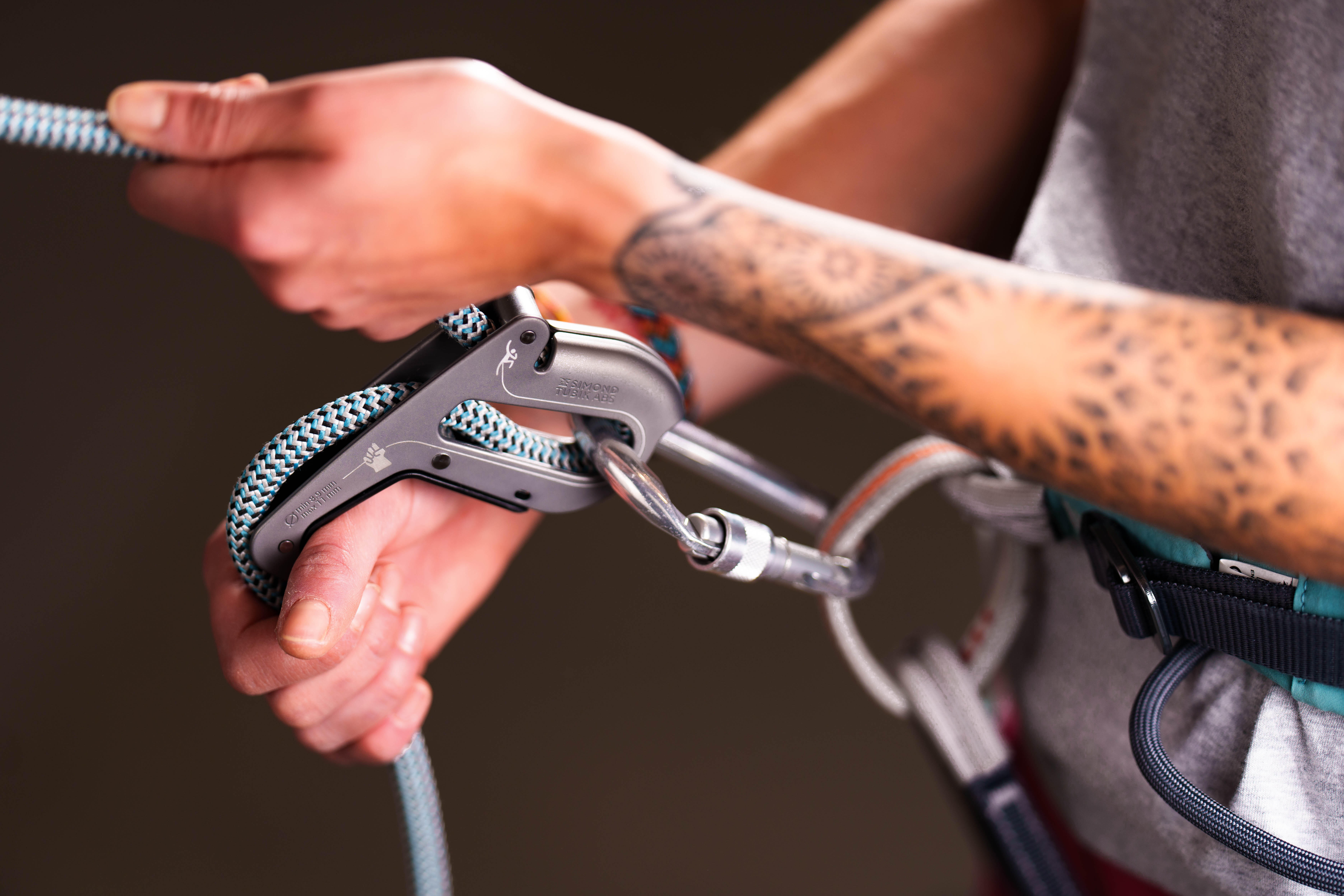 Screwgate Carabiner - Secure Poli 3000 - Flint grey - Simond - Decathlon