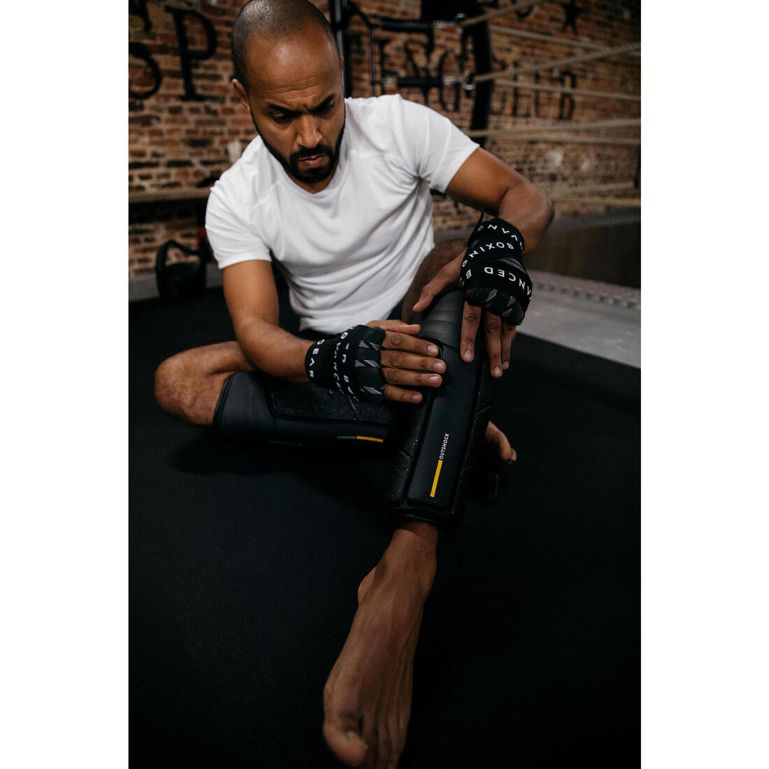 PROTEGE-TIBIAS ERGONOMIQUES 500 - NOIRS OUTSHOCK | Decathlon