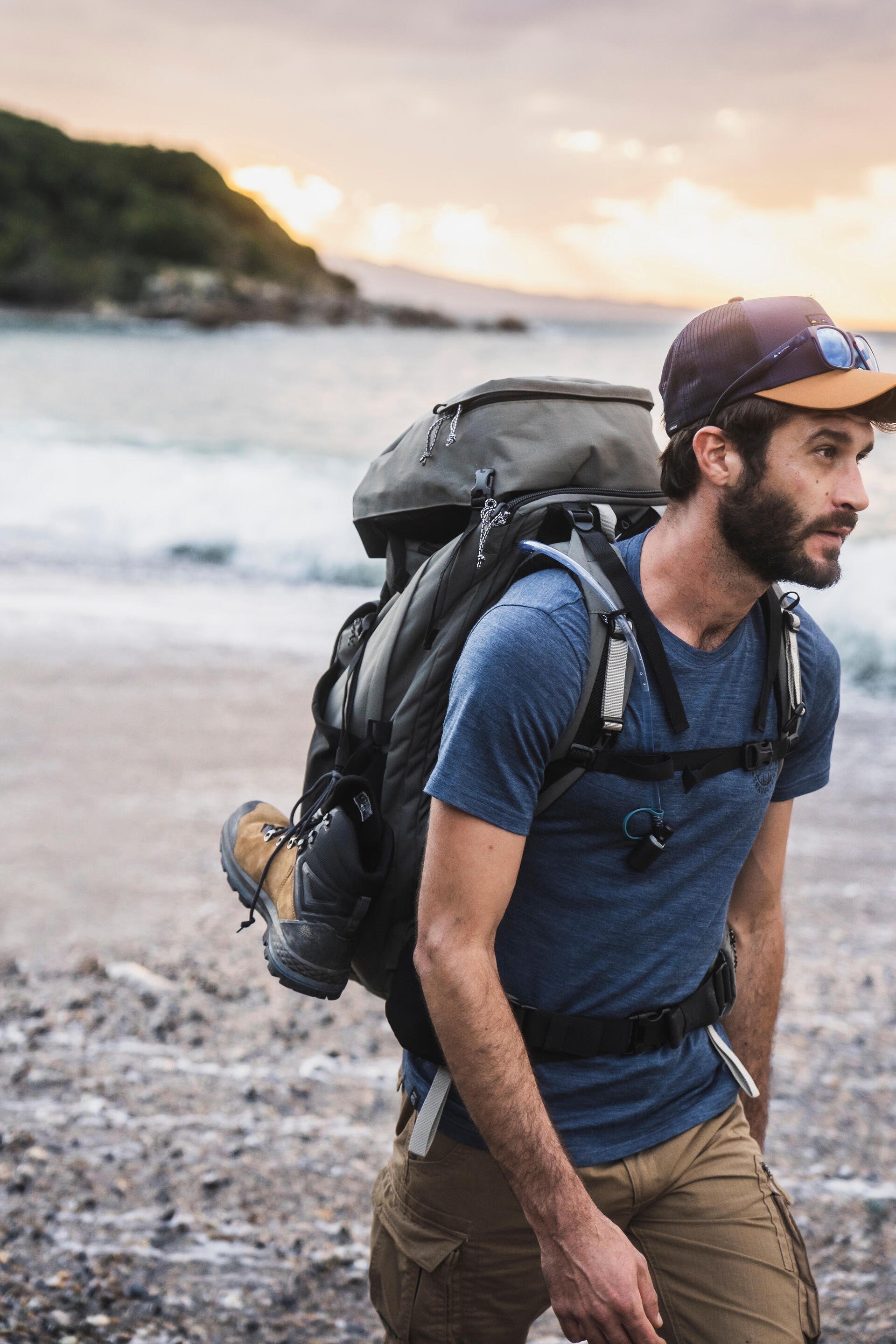 Men’s short-sleeved Merino wool hiking travel t-shirt - TRAVEL 500 blue