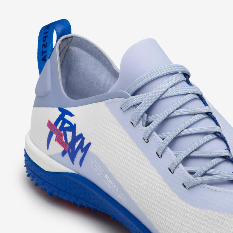 CHAUSSURES DE FOOTBALL TRAXIUM EDGE TURF .TF BLANC BLEU KIPSTA | Decathlon